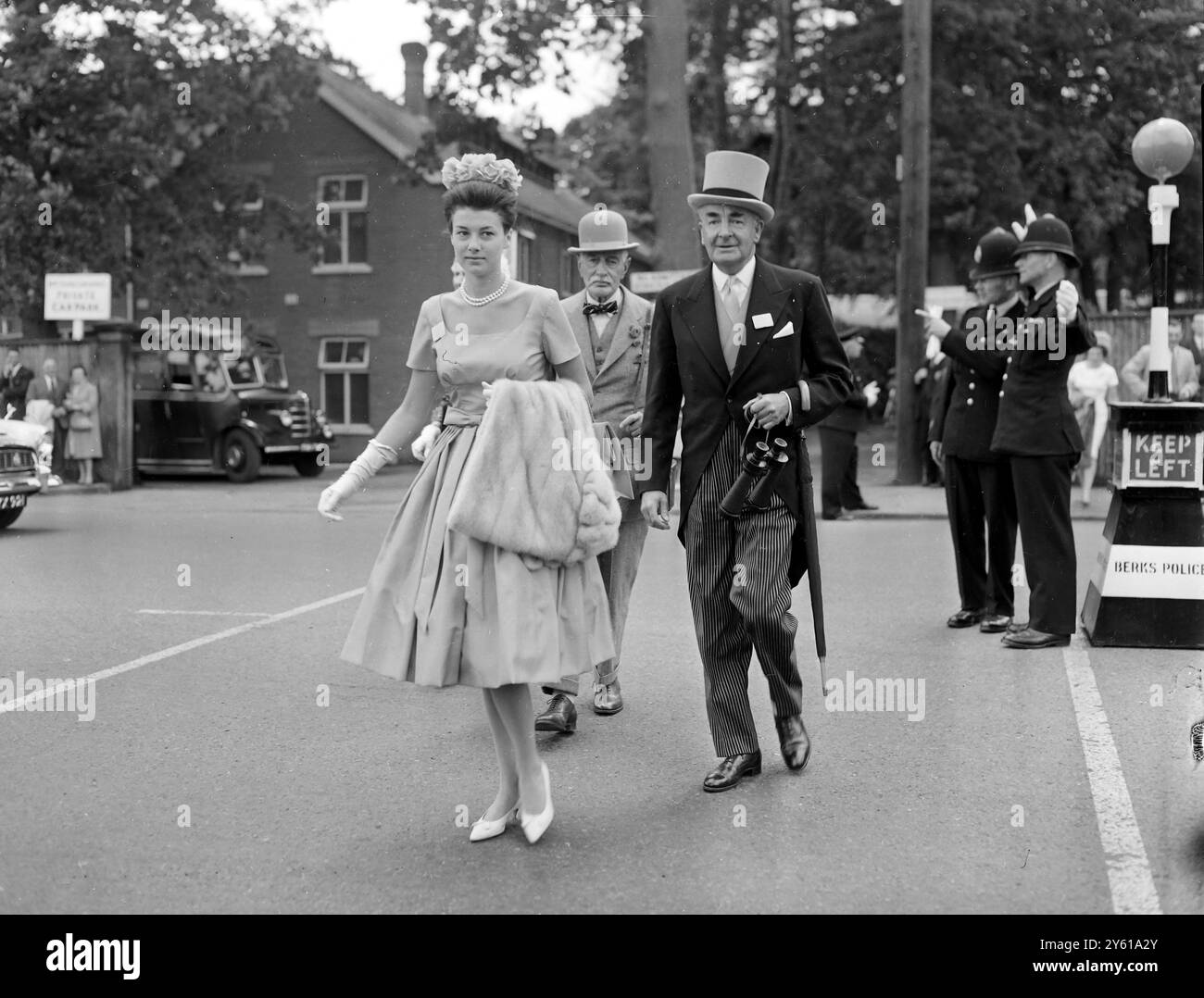 EARL BEATTY WITH WIFE AT ROYAL ASCOT / 15 JUNE 1960 Stock Photo - Alamy