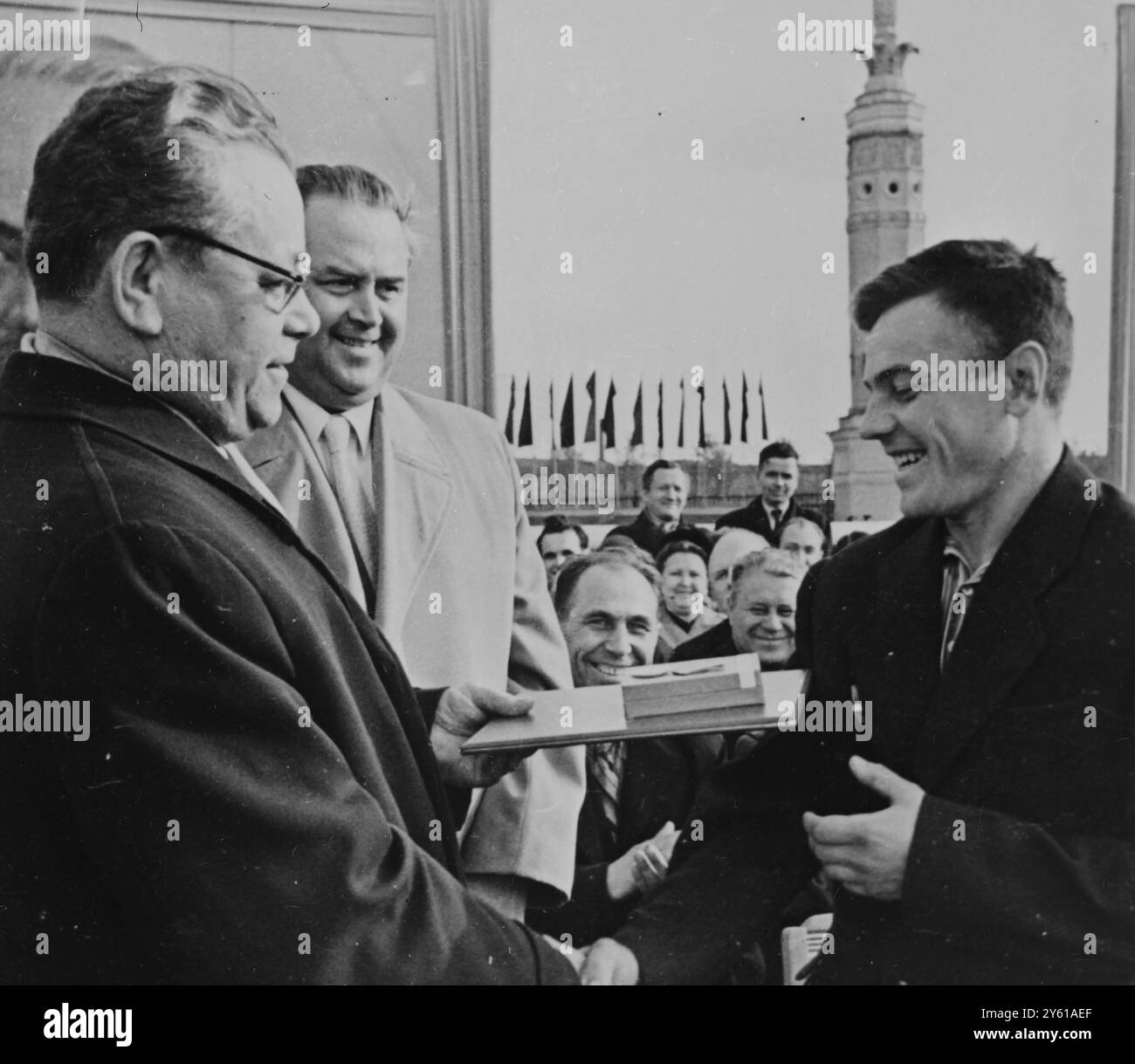 MACHINERY THE PYE MONSTER SLAVE MANIPULATOR DEMONSTRATION 13 JUNE 1960 ...