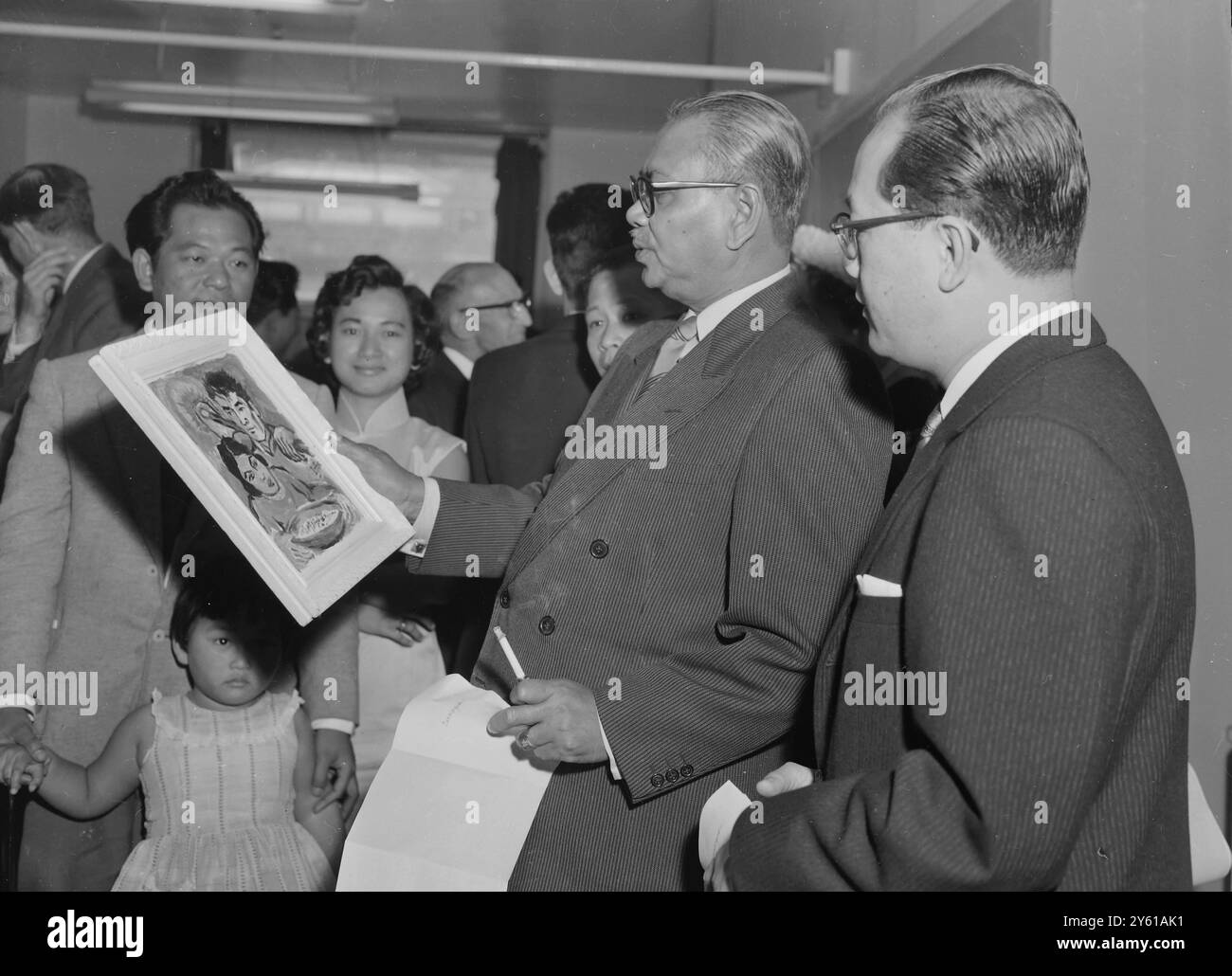 MALAYAN PREMIER TANKU ABDUL RAHMAN AT ART EXHIBITION / 10 JUNE 1960 ...