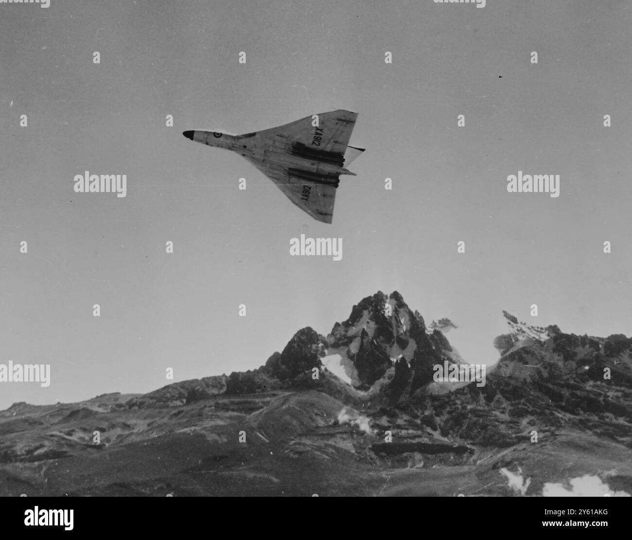 AVIATION VULCAN BOMBER FLYING OBVER MOUNT KENYA 10 JUNE 1960 Stock ...