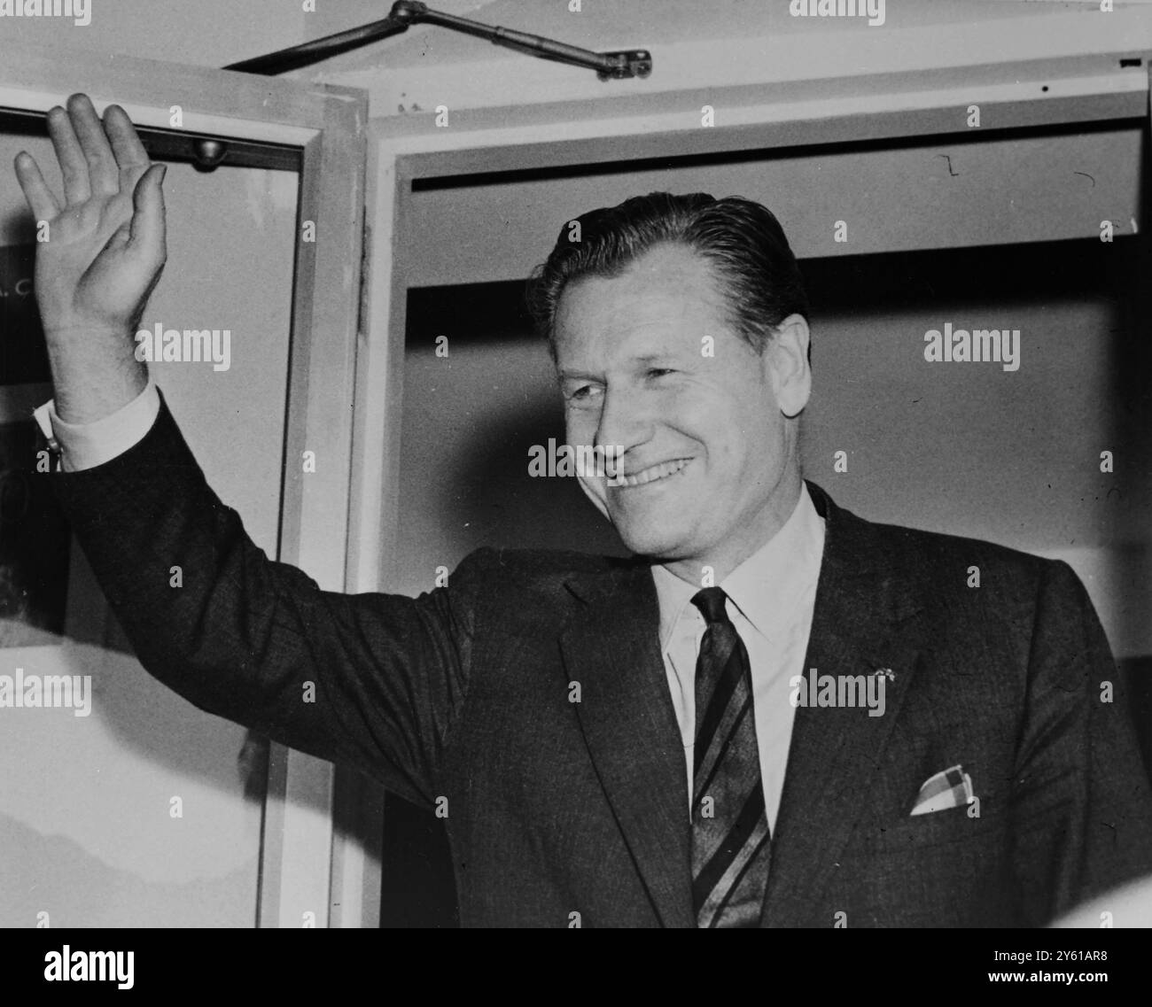 GOVERNOR NELSON ROCKEFELLER WAVES TO THE CROWD/ 10 JUNE 1960 Stock ...