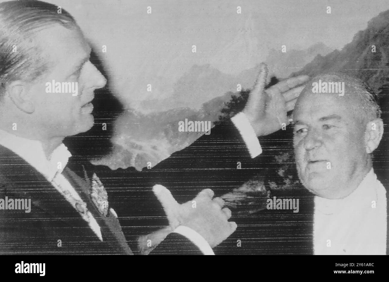 HARRISON ALICE BABY WITH ROCKEFELLER NELSON / 10 JUNE 1960 Stock Photo ...