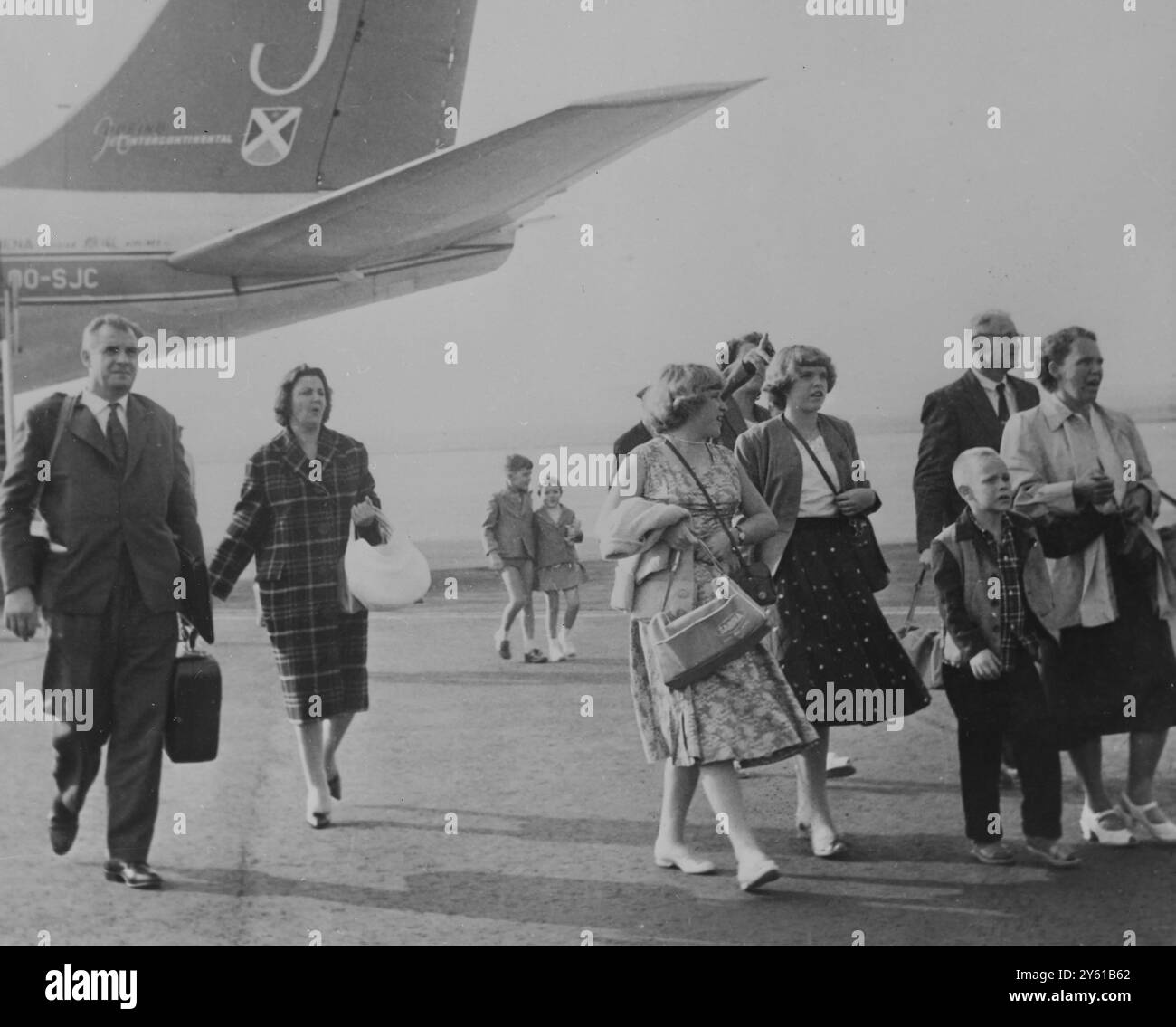 IMMIGRANTS EURPEAN LEAVE BELGIAN CONGO BEFORE INDEPENDENCE 4 JUNE 1960 ...