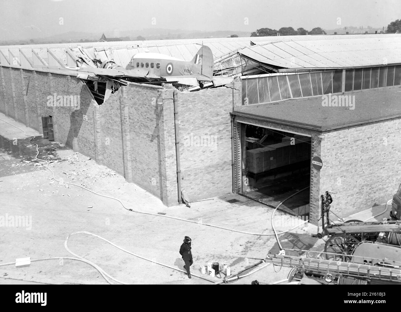 AVIATION RAF CRASH OF ROOF OF EGG WAREHOUSE NORTHOLT 1 JUNE 1960 Stock ...