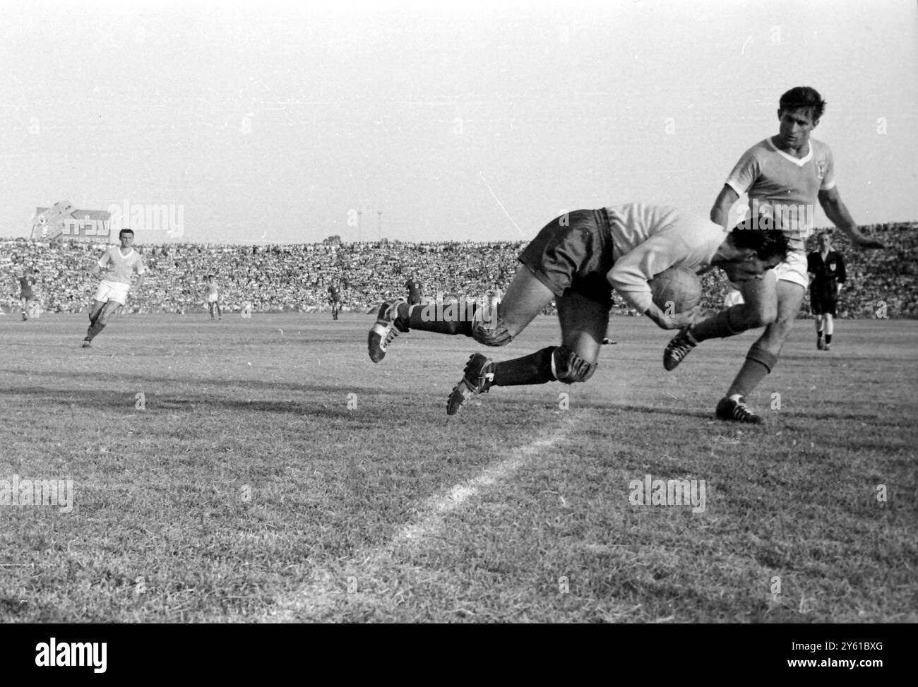 Chronicle of england Black and White Stock Photos & Images - Alamy