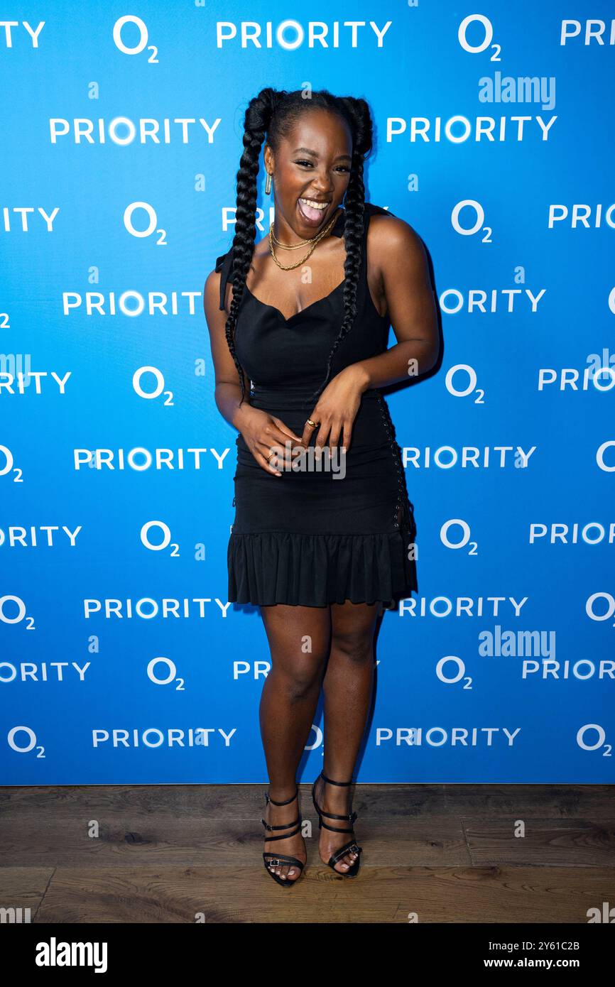 O2 virgin media hi-res stock photography and images - Alamy
