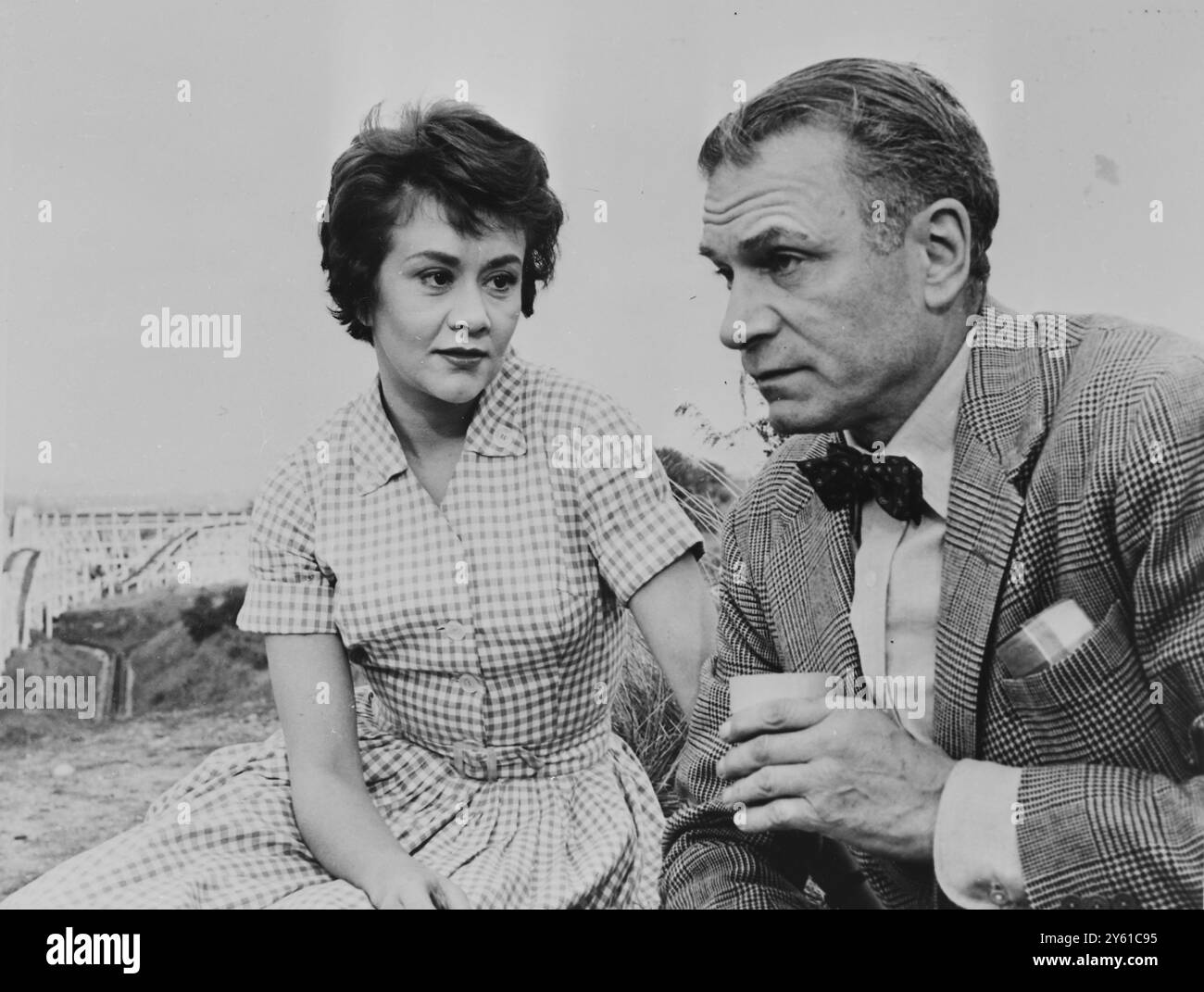 THE ENTERTAINER - SIR LAURENCE OLIVIER JOAN PLOWRIGHT 23 MAY 1960 Stock ...