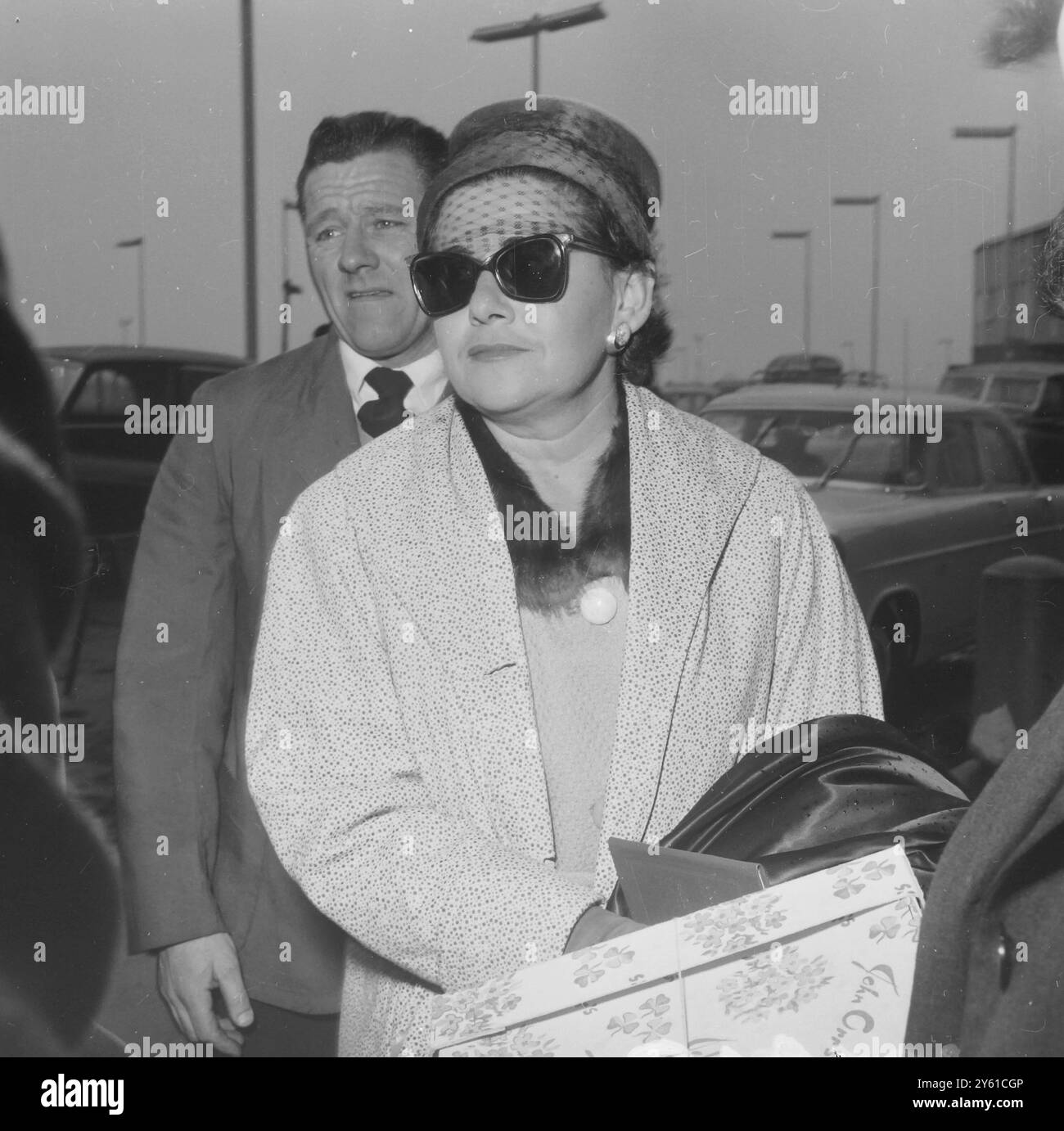 FREDA GOLDBLATT AT LONDON AIRPORT / 19 MAY 1960 Stock Photo - Alamy