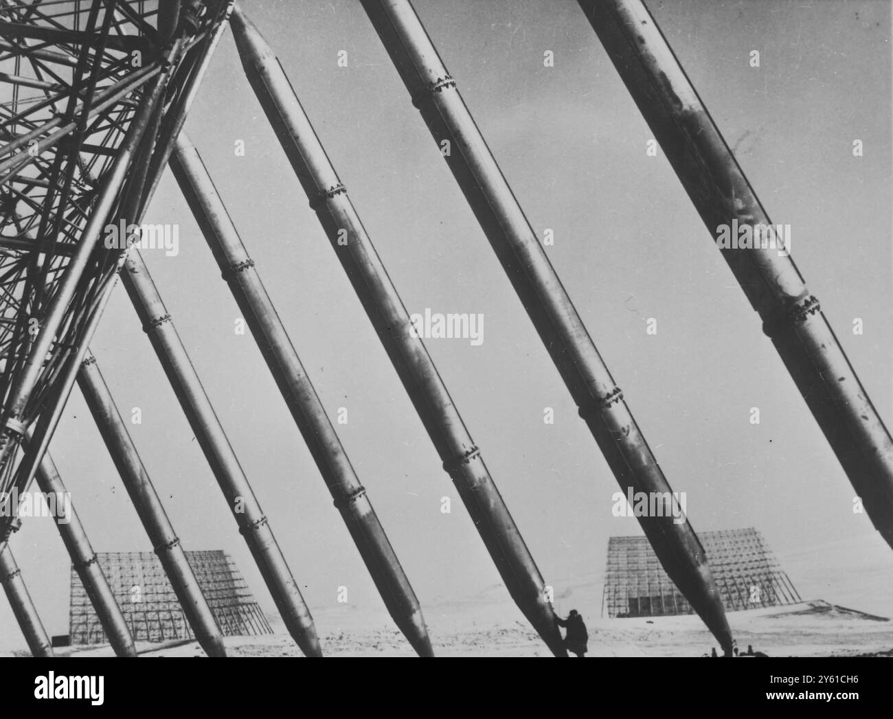 RADAR WARLY WARNING RADAR SYSTEM IN THULE GREENLAND 20 MAY 1960 Stock ...