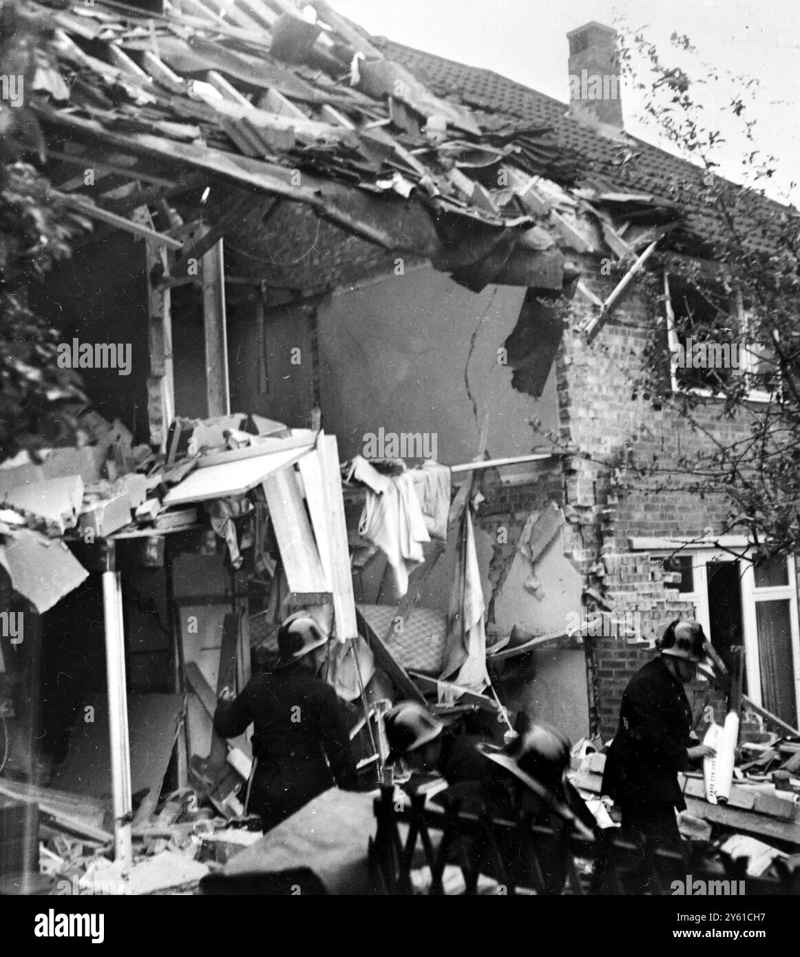 House explosion in kent hi-res stock photography and images - Alamy
