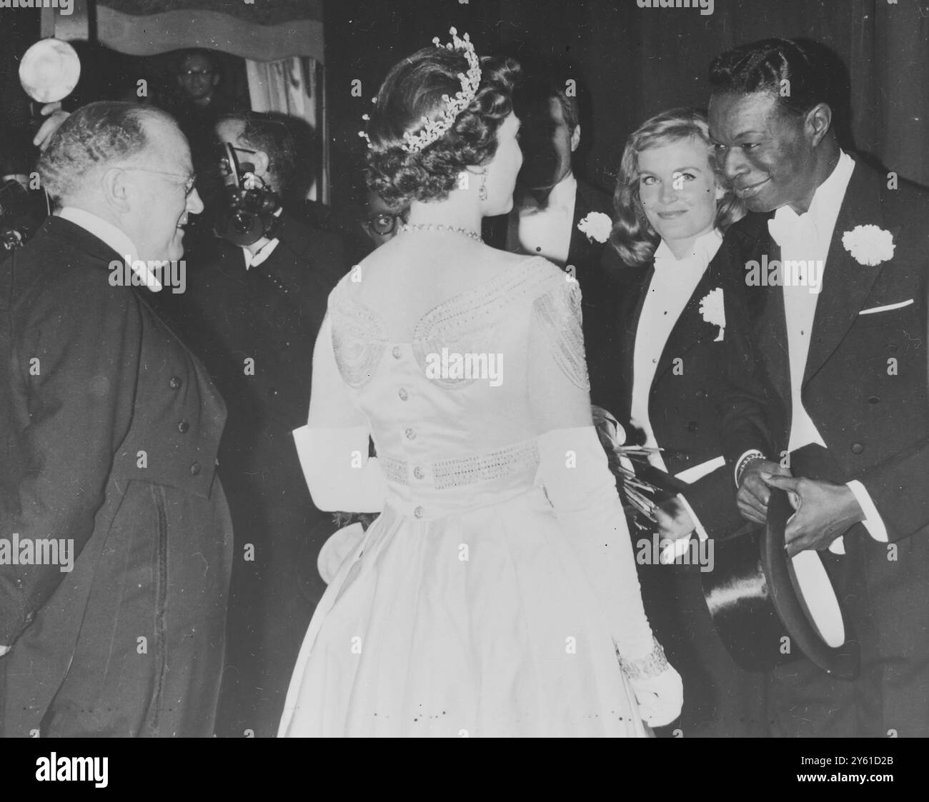 QUEEN ELIZABETH II WITH NAT KING COLE SMILING EATON SHIRLEY LONDON 17 ...