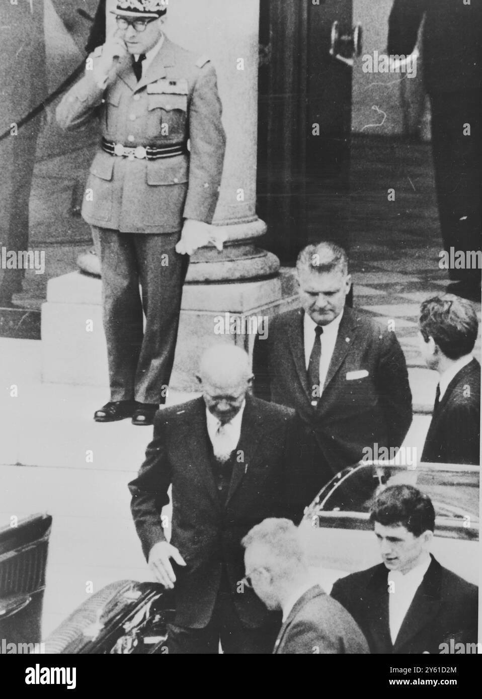 US PRESIDENT DWIGHT EISENHOWER LEAVES ELYSEE PALACE 16 MAY 1960 Stock ...