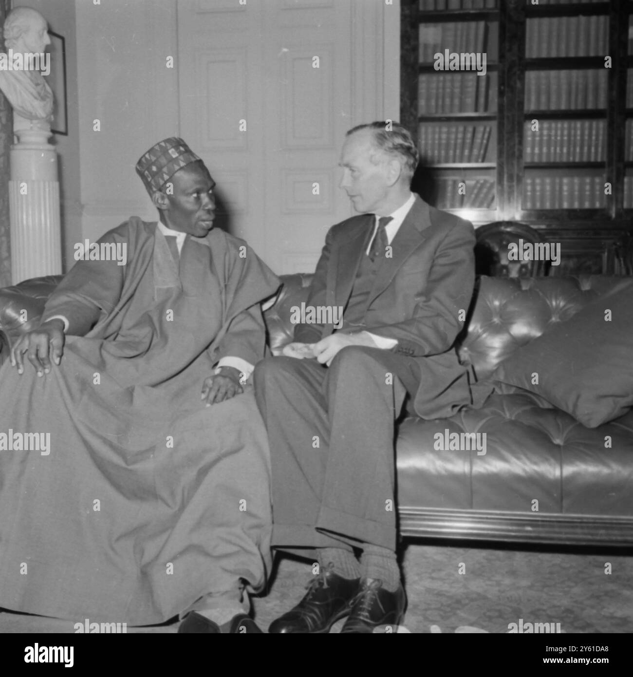 BALEWA A A T HOME ALEC DOUGLAS LONDON / 16 MAY 1960 Stock Photo - Alamy