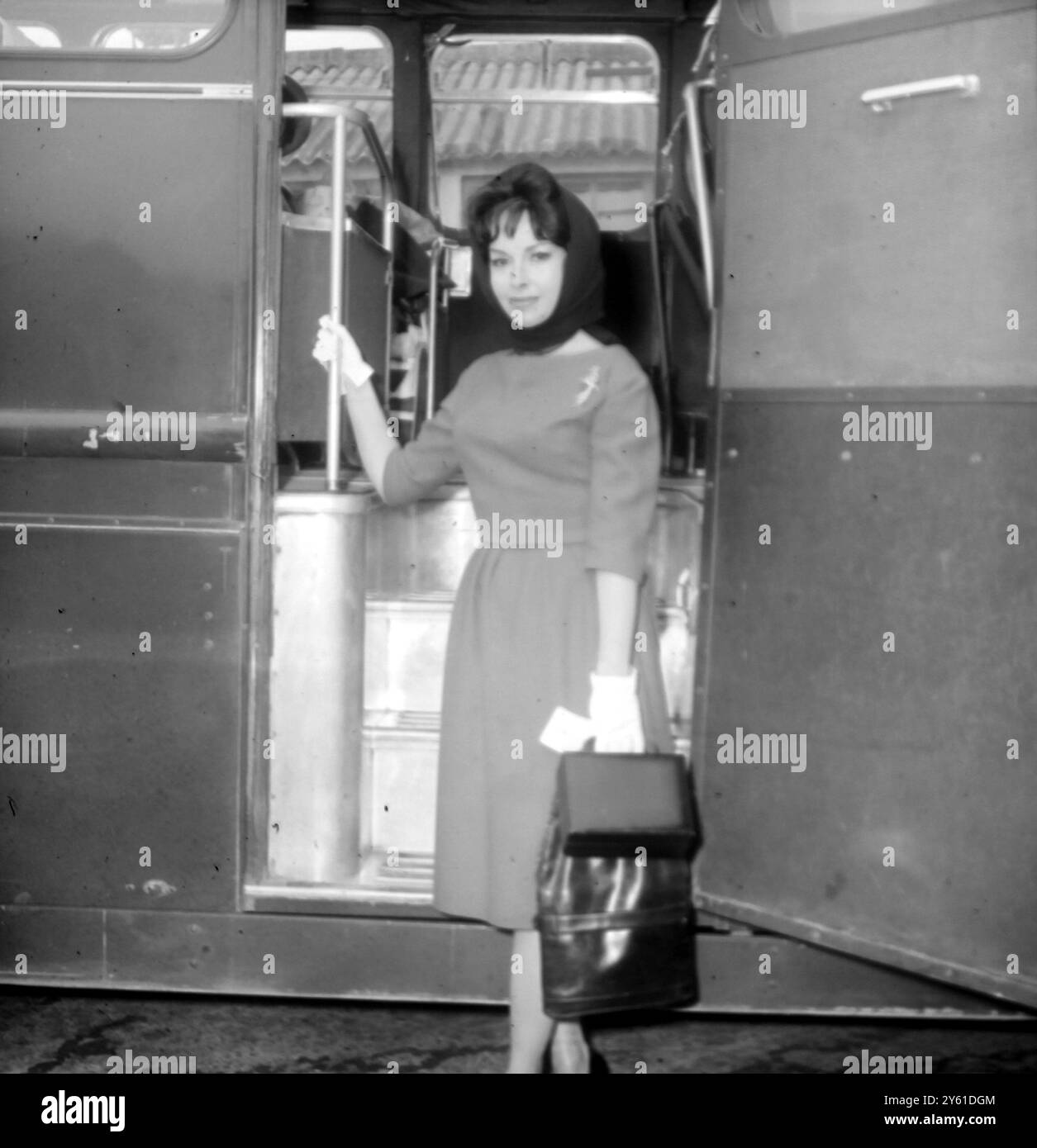 ACTRESS MYRA LANE AT LONDON AIRPORT / 12 MAY 1960 Stock Photo - Alamy