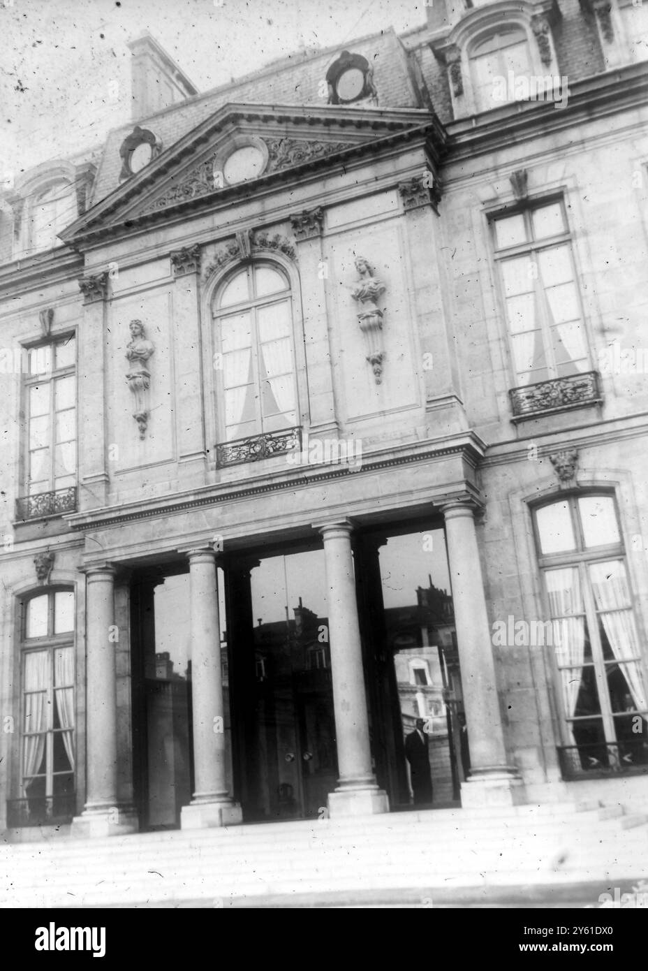 ELYSEE PALACE IN PARIS - OFFICIAL RESIDENCE OF PRESIDENT CHARLES DE ...
