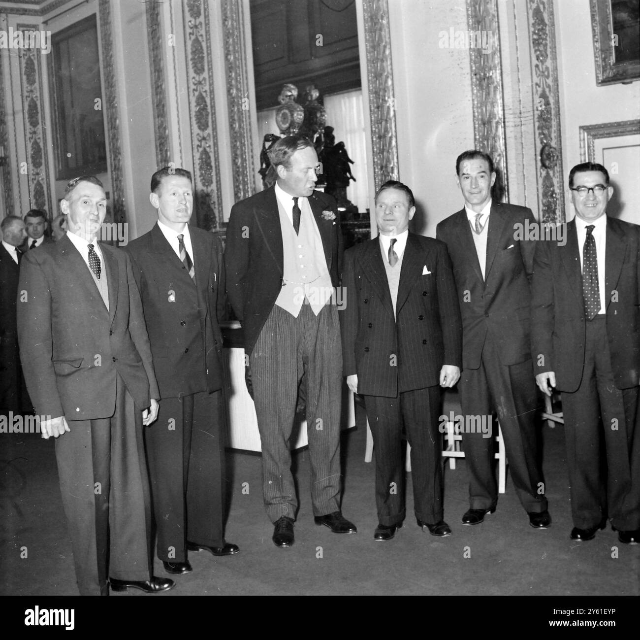 SPECIAL GLASGOW BULLETIN MINISTER OF POWER PRESENTS AWARDS 5 MAY 1960 ...