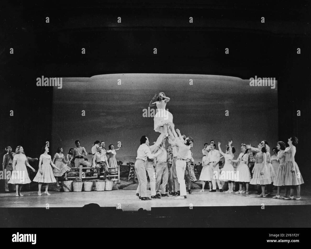 THEATRE SCENE MOST HAPPY FELLA AT COLISEUM THEATRE LONDON 7 MAY 1960 ...