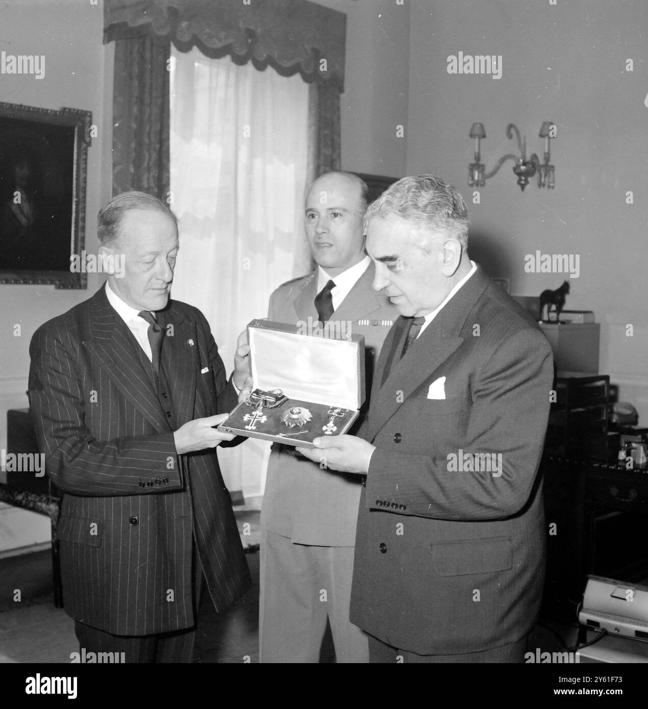 Portugese embassy hi-res stock photography and images - Alamy