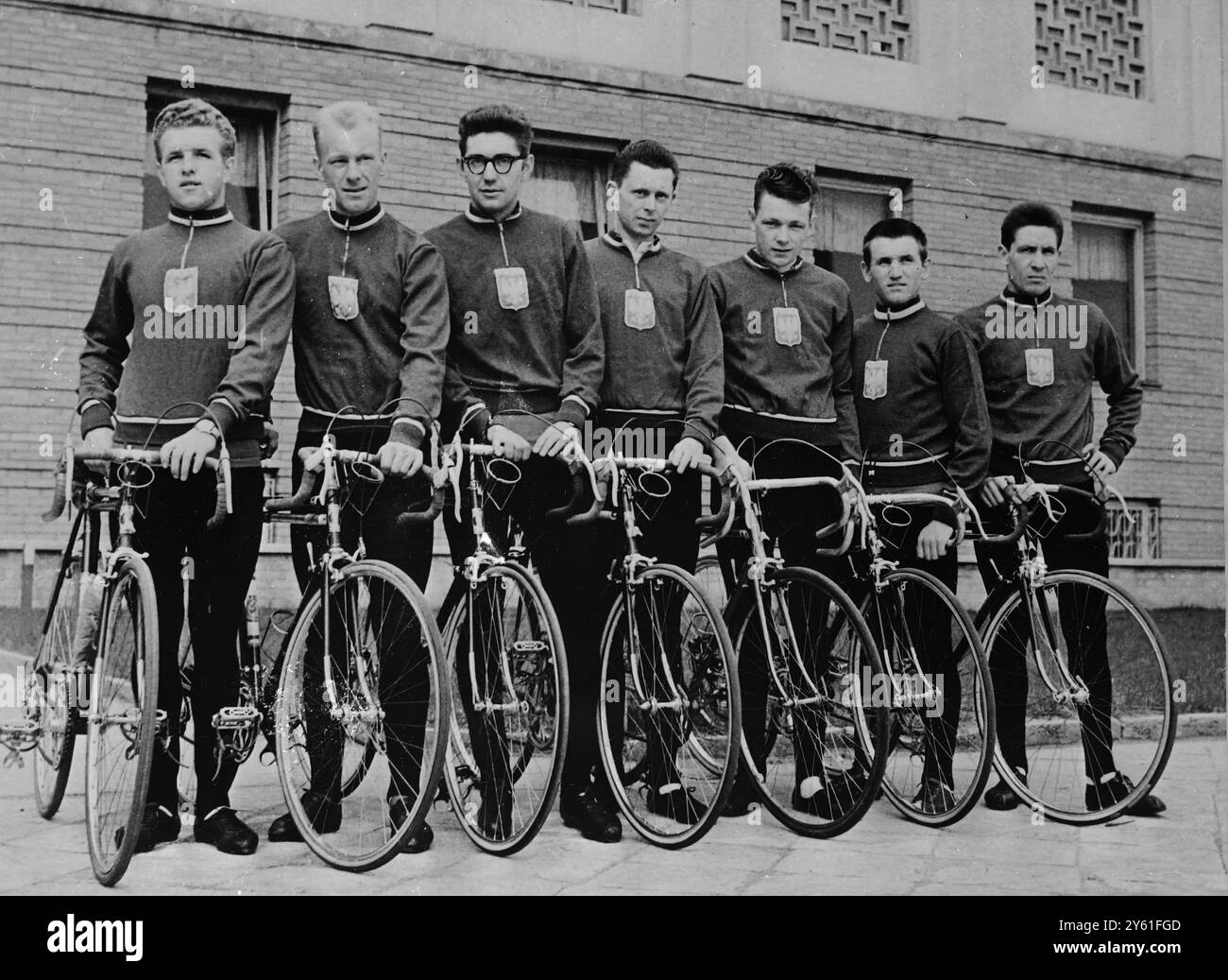 THE POLISH NATIONAL TEAM FOR THE ANNUAL PEACE BICYCLE RACE 2 MAY 1960 ...