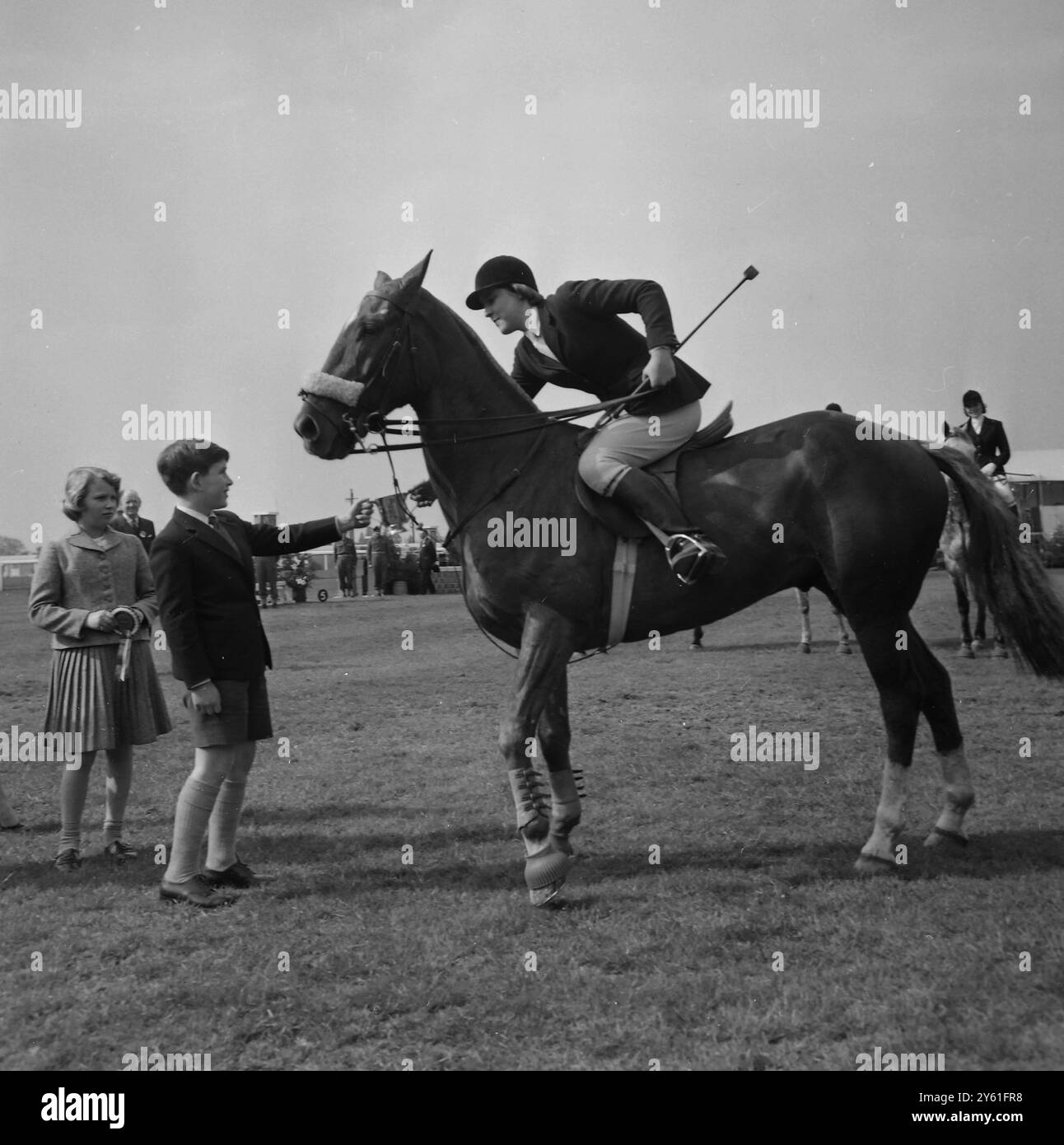 PRINCE CHARLES PRESENTING CUP AT ASCOT 30 APRIL 1960 Stock Photo - Alamy