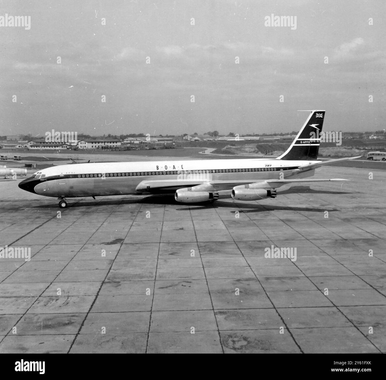 AVIATION BOEING 707 BOAC INTERCONTINENTAL JET ARRIVAL AT LONDON AIRPORT ...