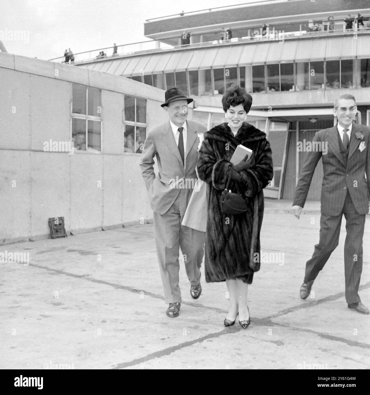 BRITISH ACTOR TREVOR HOWARD AND ACTRESS EUNICE GAYSON 27 APRIL 1960 ...