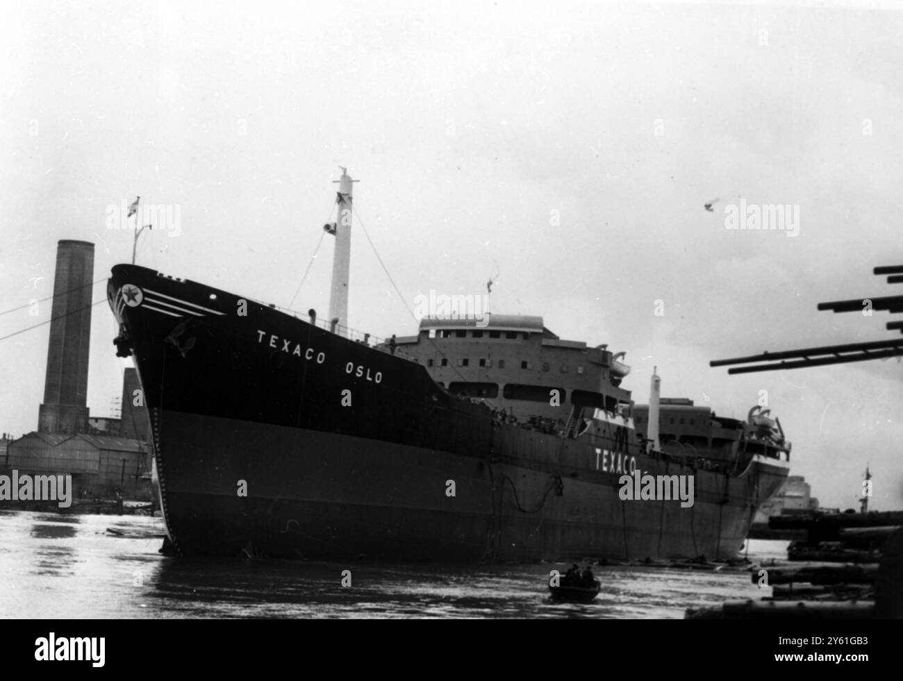 SHIPS LAUNCH TEXACO OSLO AT SCOTLAND 26 APRIL 1960 Stock Photo - Alamy