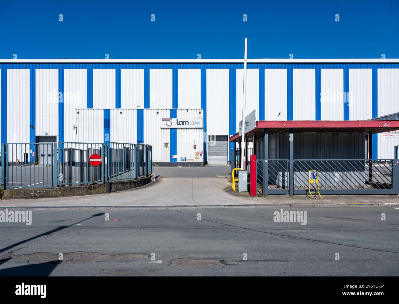 Skinplate hi-res stock photography and images - Alamy