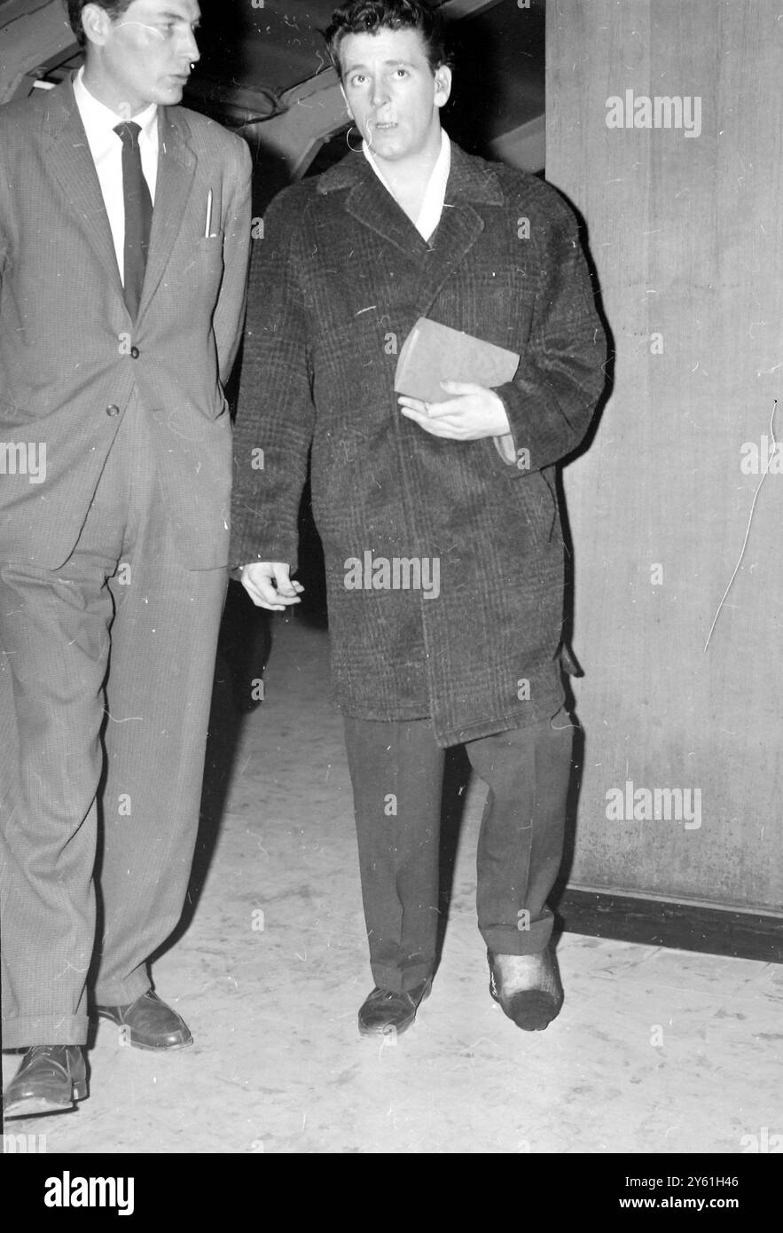 ROCK N' ROLL SINGER GENE VINCENT AT LONDON AIRPORT 20 APRIL 1960 Stock ...