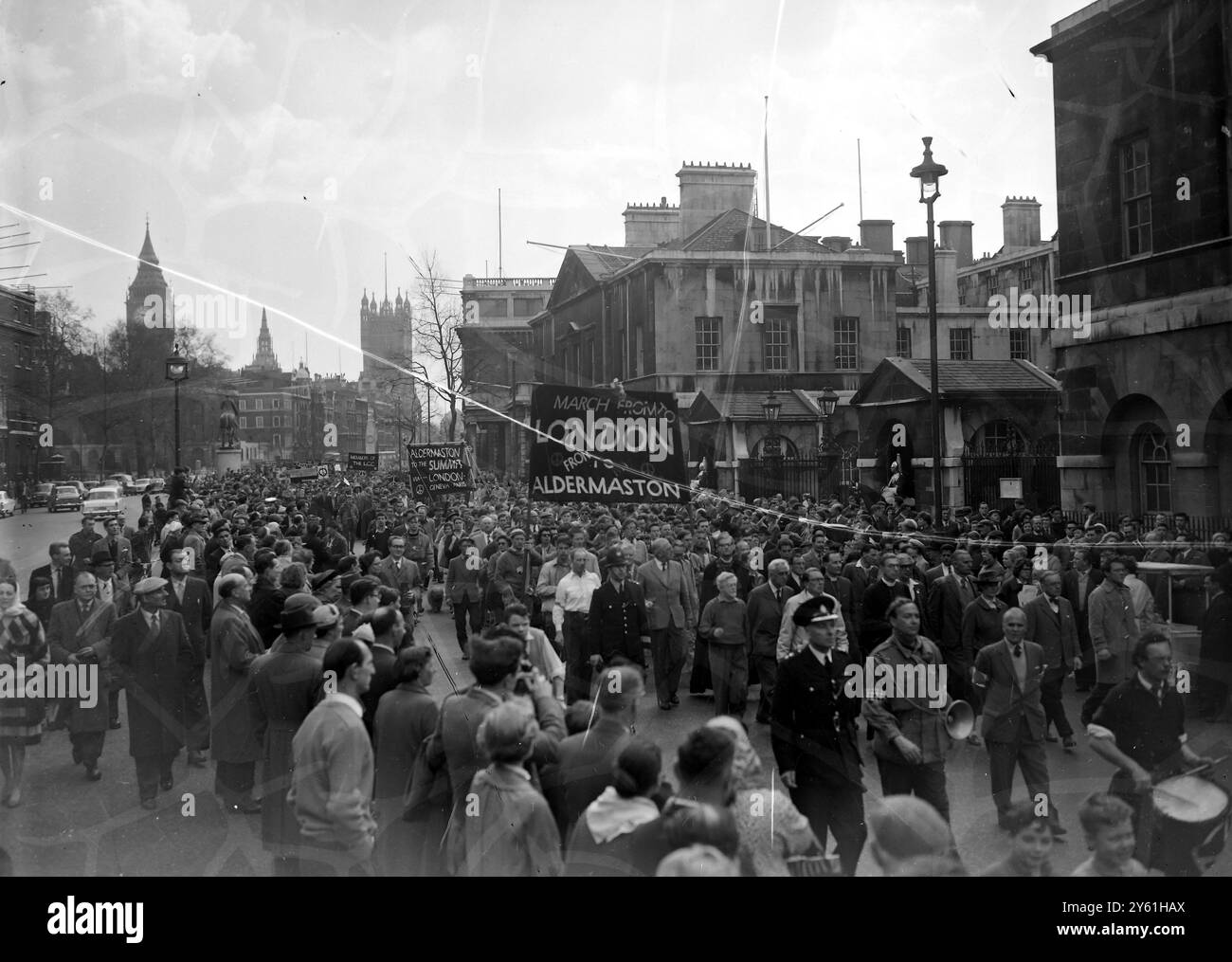MARCH TRAFALGAR SQUARE - NUCLEAR DISARMAMENT RALLY 18 APRIL 1960 Stock ...