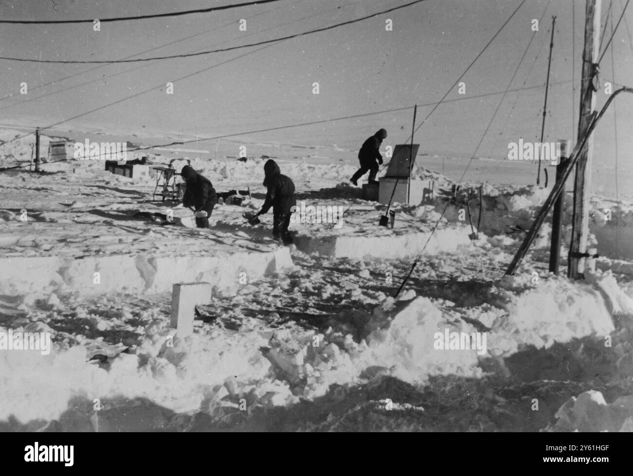 Antarctic expedition snow storm Black and White Stock Photos & Images ...