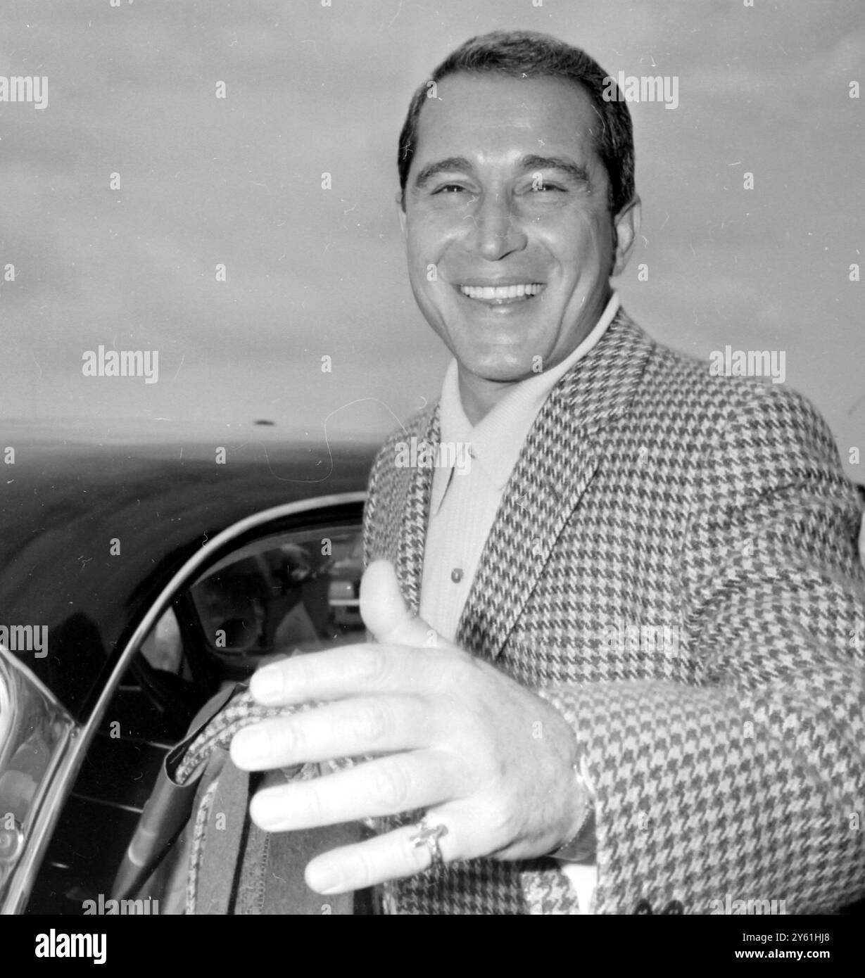 SINGER PERRY COMO ARRIVES AT LONDON AIRPORT 16 APRIL 1960 Stock Photo ...