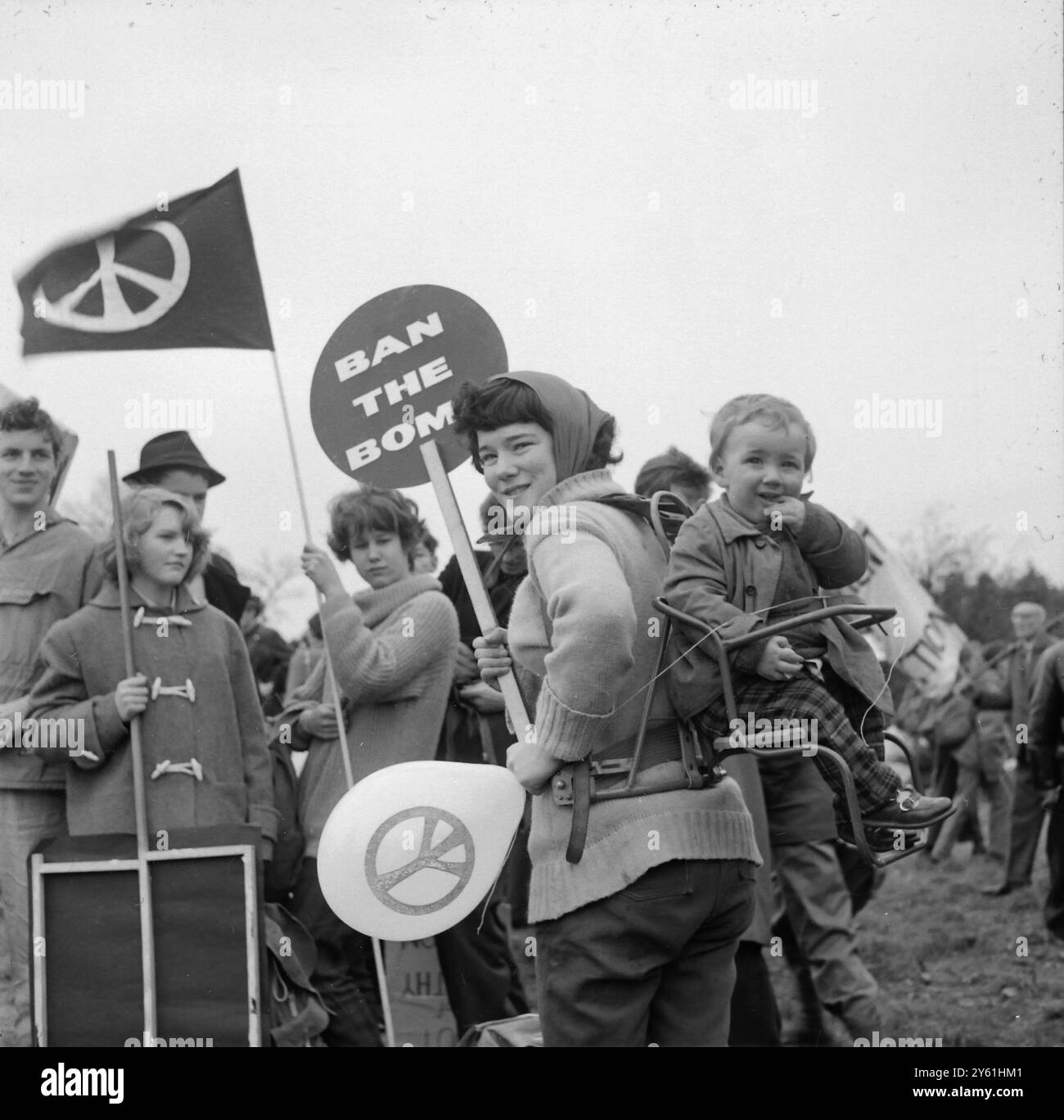 BAN THE ATOMIC BOMB PROTEST MARCH 15 APRIL 1960 Stock Photo - Alamy