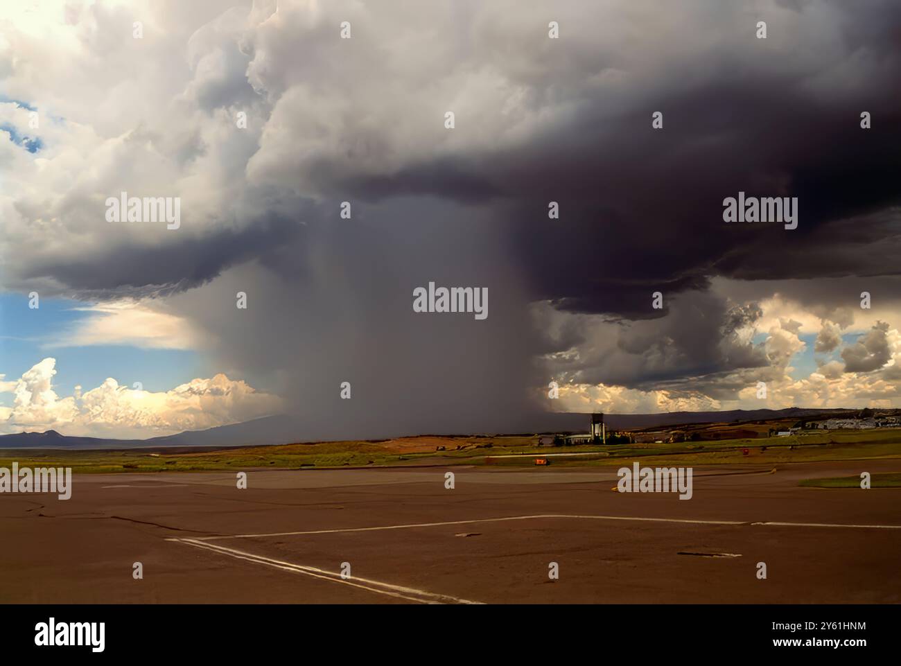 A dramatic and dangerous Microburst springs from a severe monsoon ...