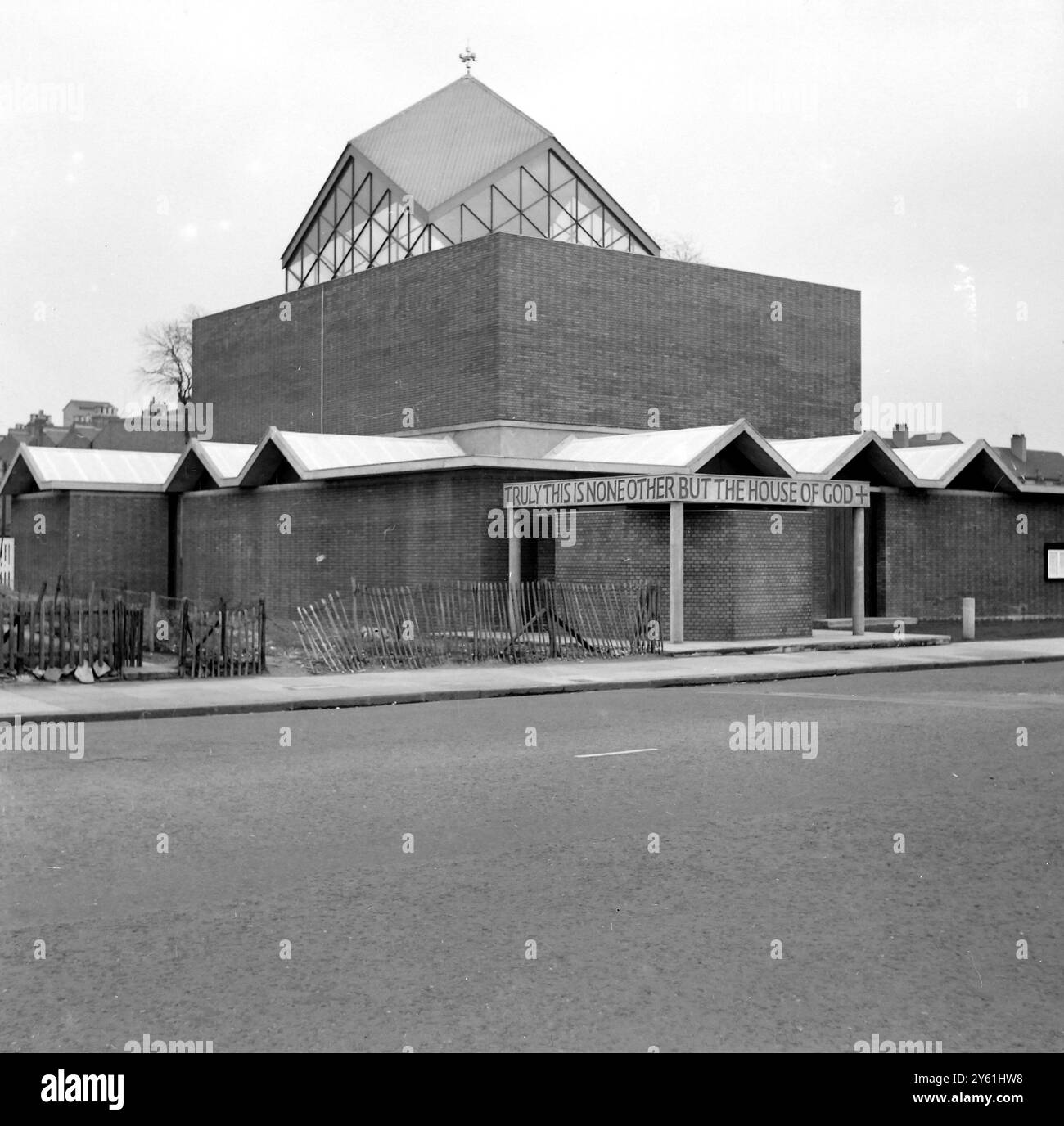 CHURCHES ST PAULS LONDON ULTRA MODERN 12 APRIL 1960 Stock Photo - Alamy