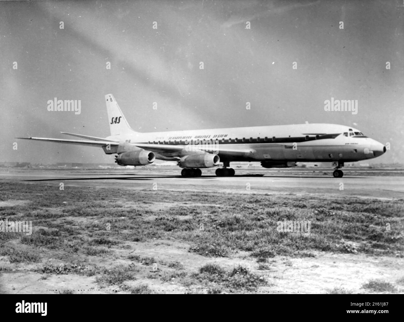 AVIATION DAN VIKING SCANDINAVIAN AIRLINES FIRST DC-8 TAKING OFF 11 ...