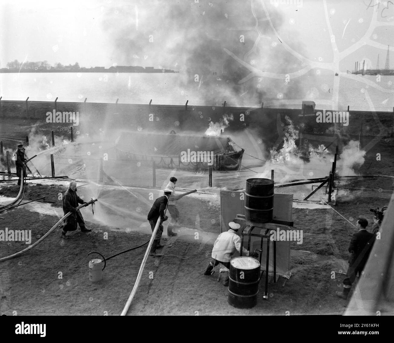 Smoke from boats hi-res stock photography and images - Alamy