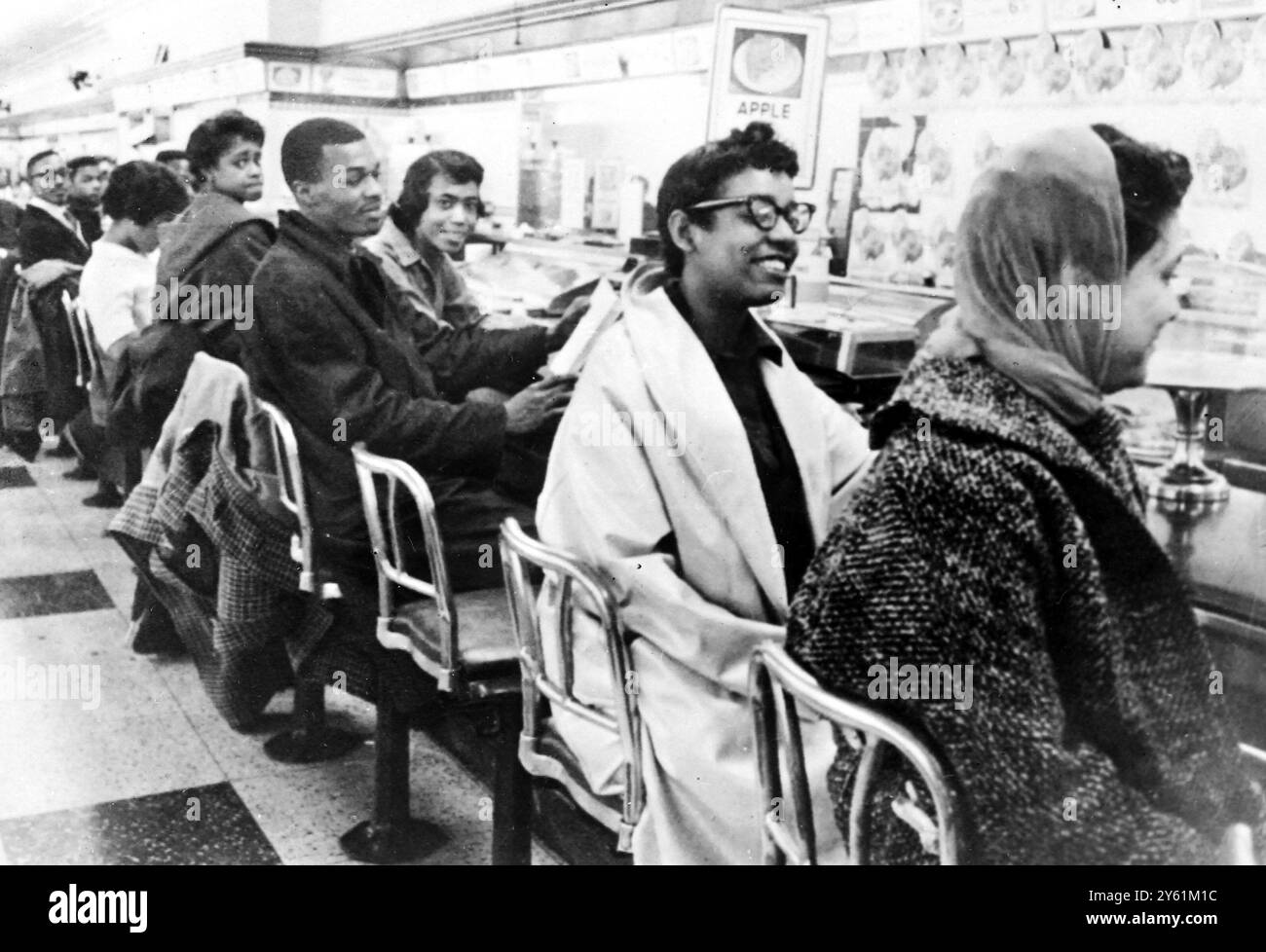 BLACK STUDENTS MAKE A SIT DOWN STORE PROTEST 25 MARCH 1960 Stock Photo ...