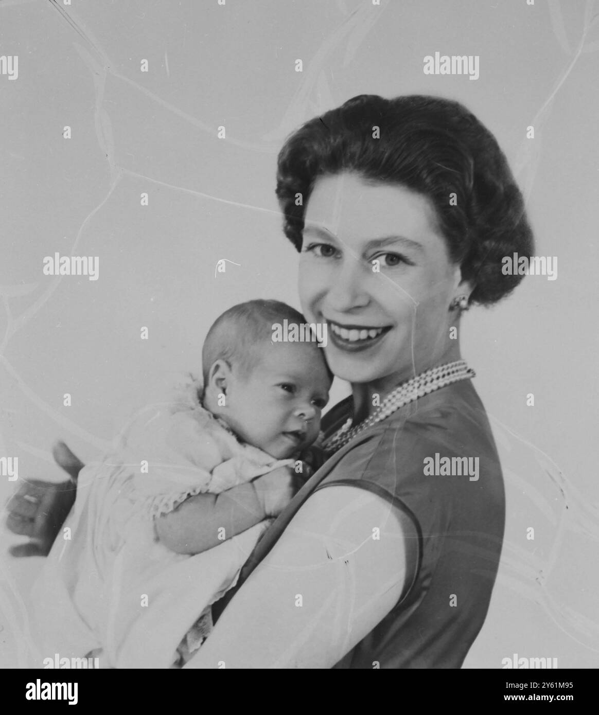 Queen elizabeth ii holding baby hi-res stock photography and images - Alamy