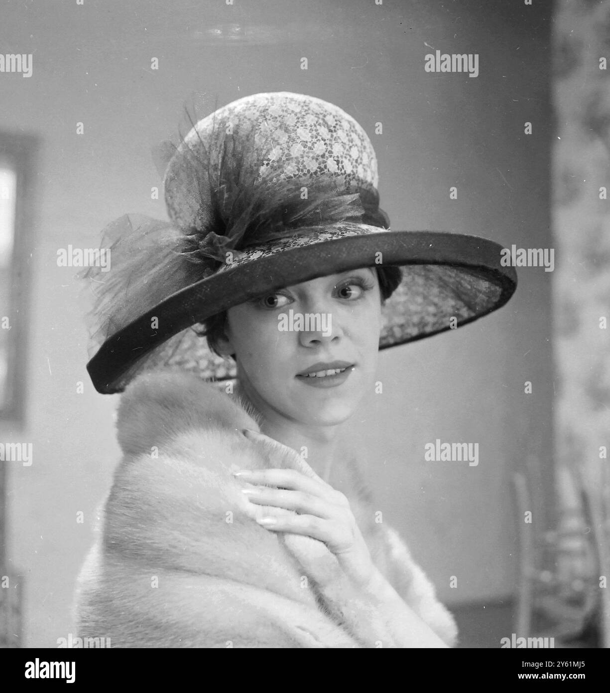 MODEL GLORIA TAYLOR WEARING A HAT DESIGNED BY REED CRAWFORD 18 MARCH ...