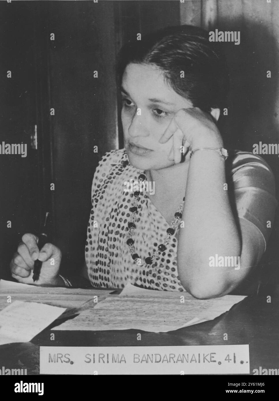 PORTRAIT OF MRS SIRIMA BANDARANAIKE 18 MARCH 1960 Stock Photo - Alamy