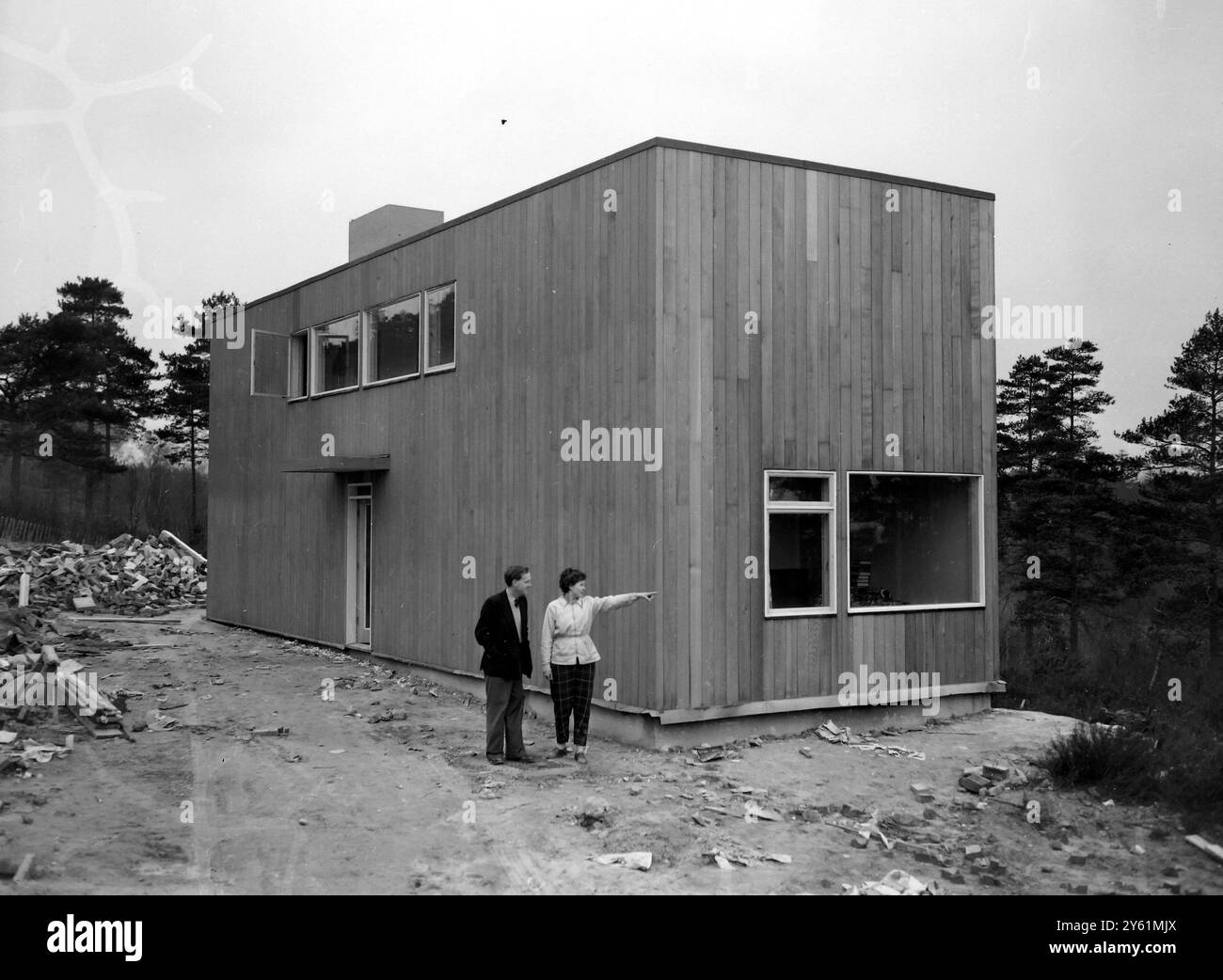 THE OWNERS OF OVER ASHDOWN HOUSE WILLIAM ISBISTER AND HIS WIFE 18 MARCH ...