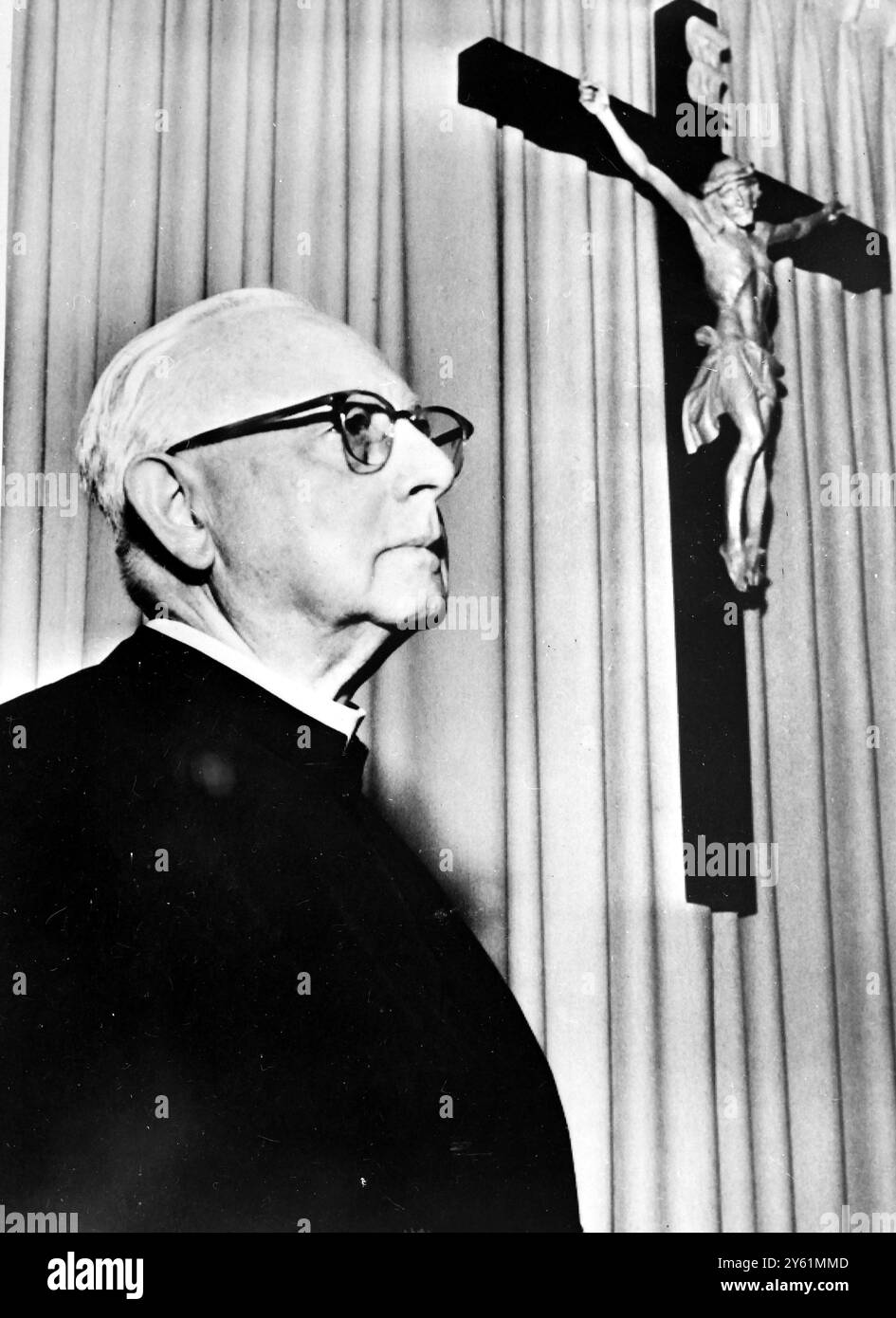RELIGION DR CALLAWAY PRIEST AGED 71 19 MARCH 1960 Stock Photo - Alamy