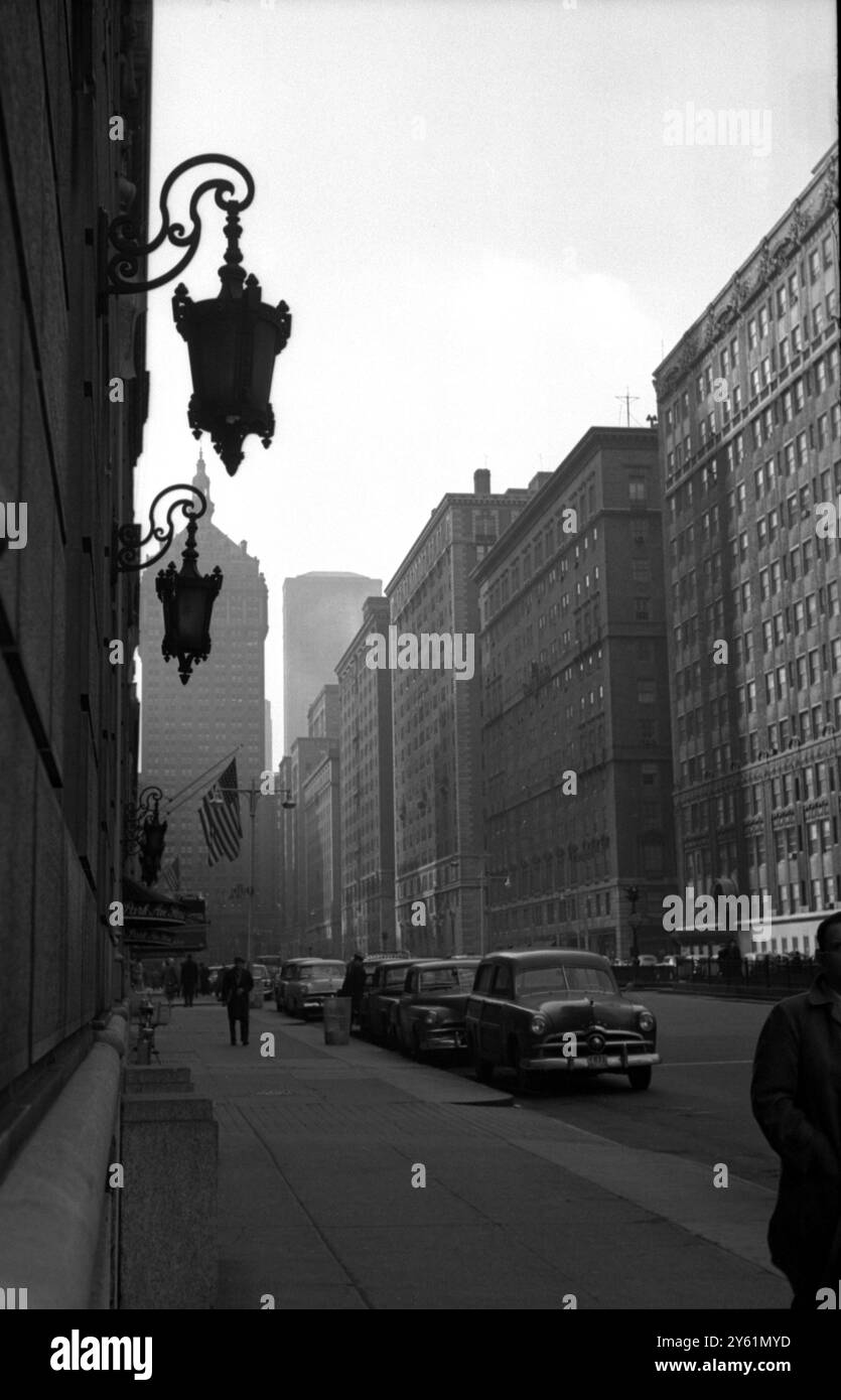 Pedestrians walk along brooklyn hi-res stock photography and images - Alamy