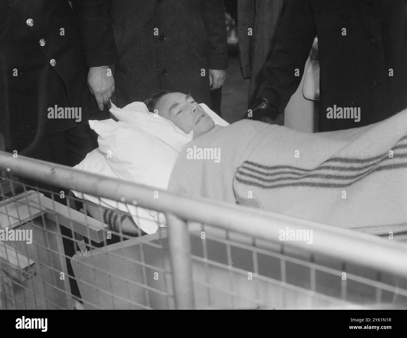 LORDS SHAWCROSS ARRIVES HOME ON A STRETCHER 16 MARCH 1960 Stock Photo ...