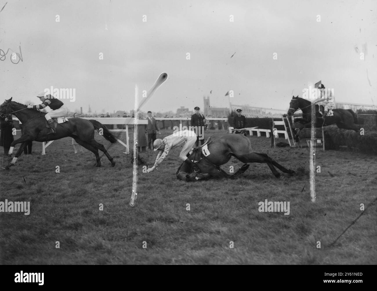 HORSE RACING HURST PARK THE FINN & REES FALL TRIUMPH HURDLE 12 MARCH ...