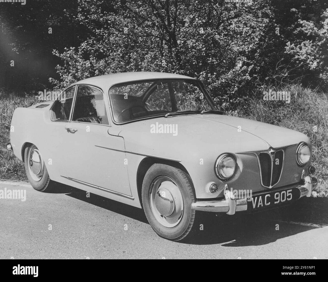 MOTOR CAR ROVER GAS TURBINE T3 PROTOTYPE 9 MARCH 1960 Stock Photo - Alamy
