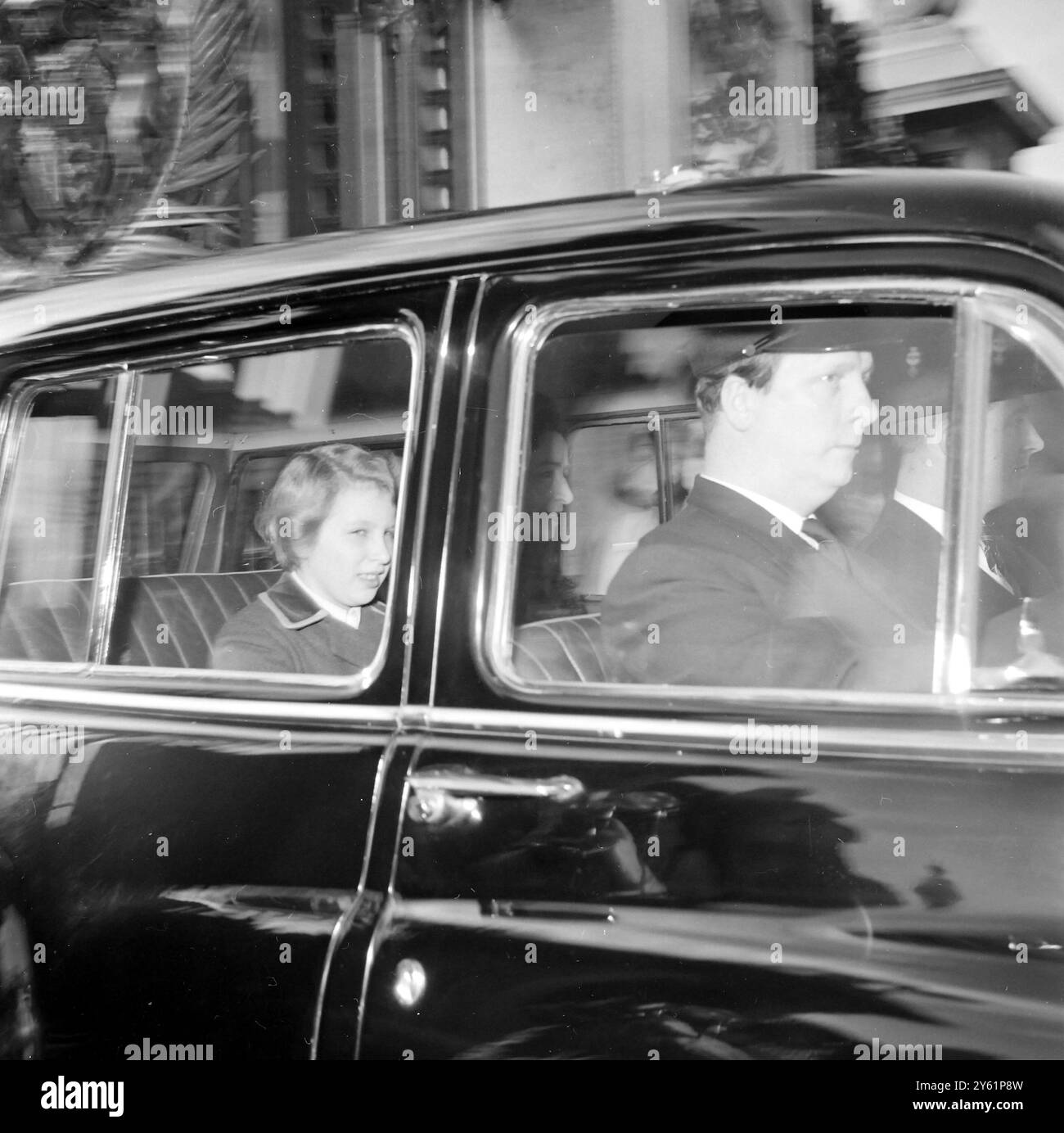 PRINCESS ANNE LEAVING BUCKINGHAM PALACE LONDON 3 MARCH 1960 Stock Photo ...