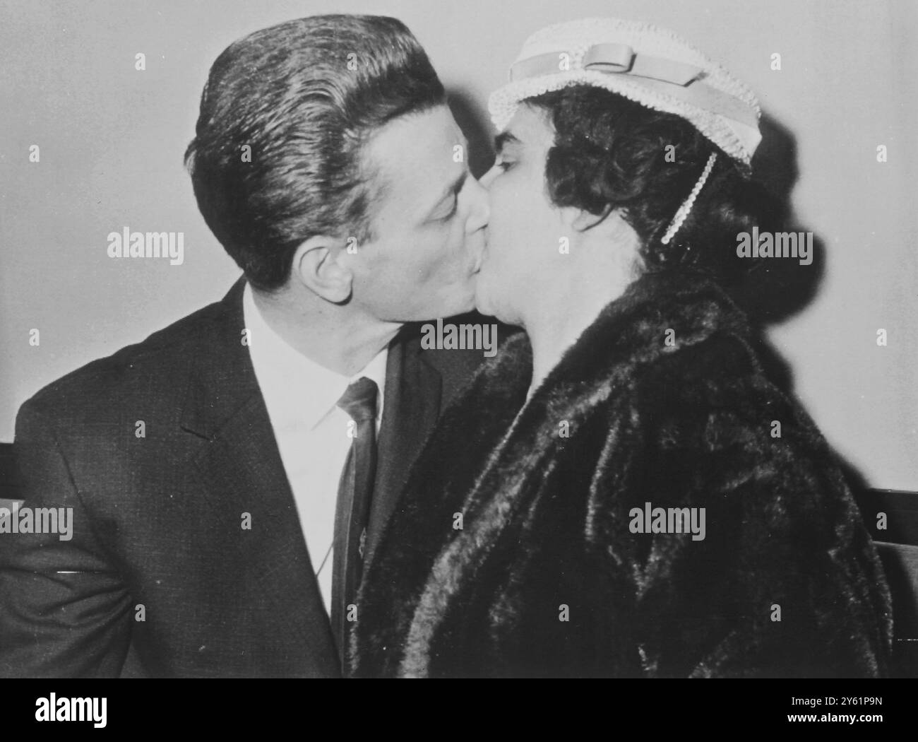 WILLEM VAN RIE KISSES HIS WIFE AFTER ACQUITTAL 2 MARCH 1960 Stock Photo ...