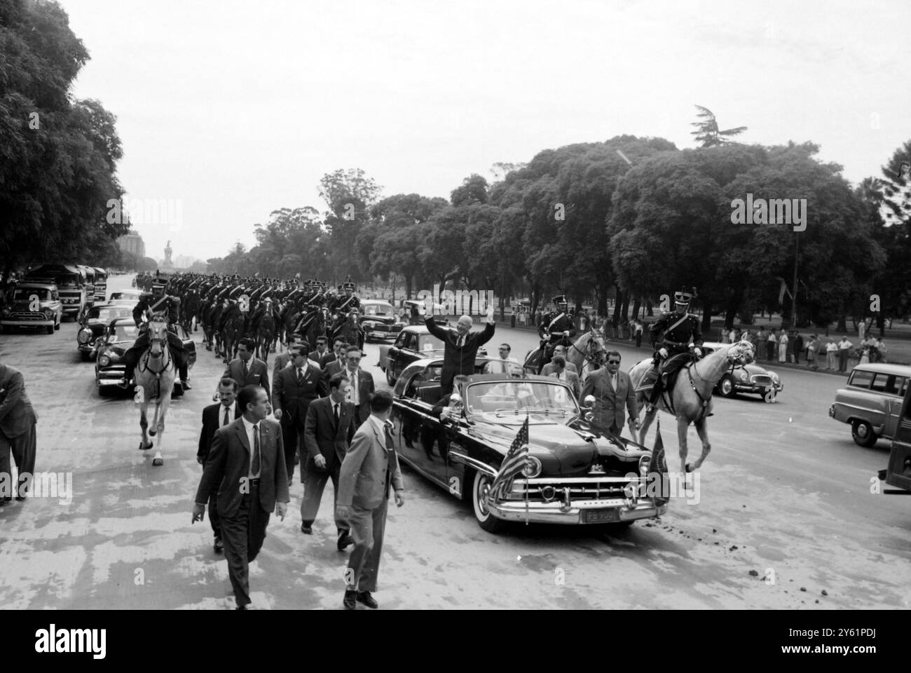 DWIGHT EISENHOWER DRIVES TO GOVERNMENT HOUSE / 1 MARCH 1960 Stock Photo ...